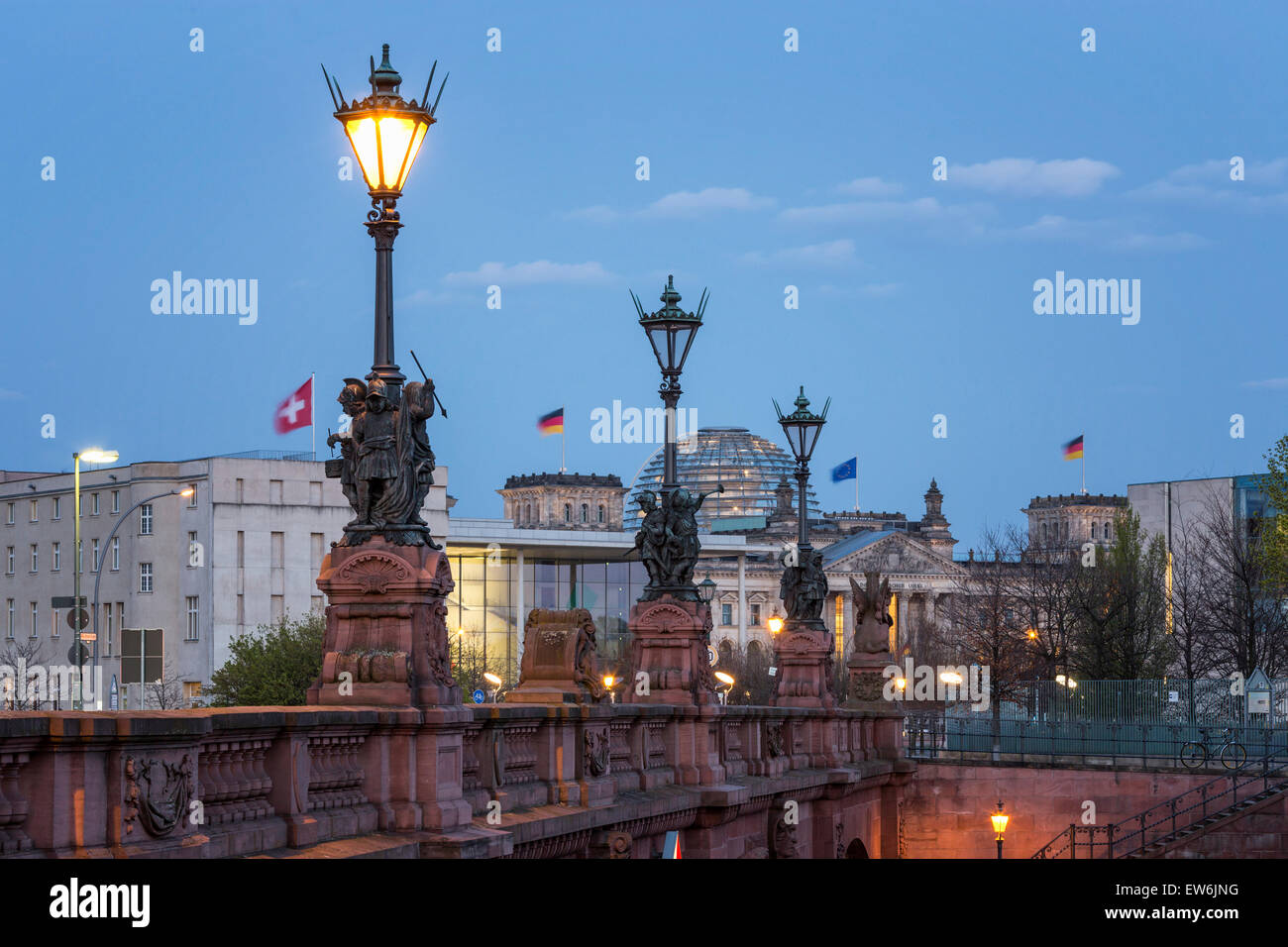 Moltkebrücke, Fluss Spree, Reichstag, Berlin Stockfotografie - Alamy