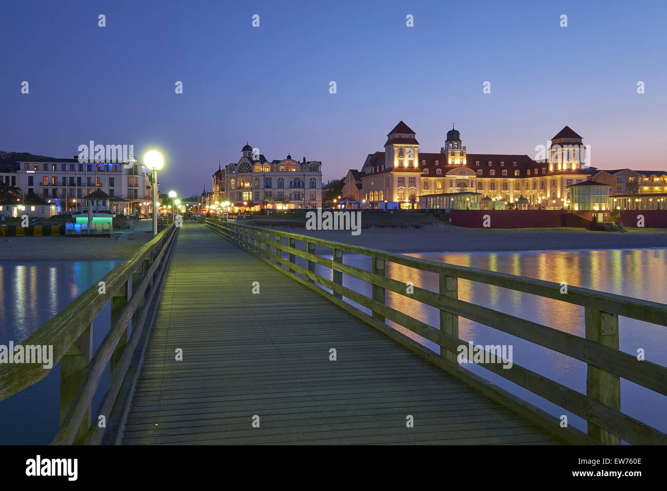 Seebrücke und Kurhaus, Seebad Binz, Rügen, Deutschland Stockfotografie ...