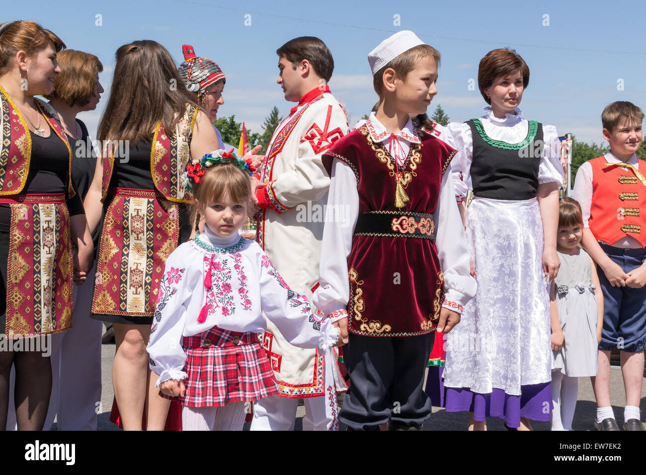 Russische traditionelles kleid -Fotos und -Bildmaterial in hoher ...
