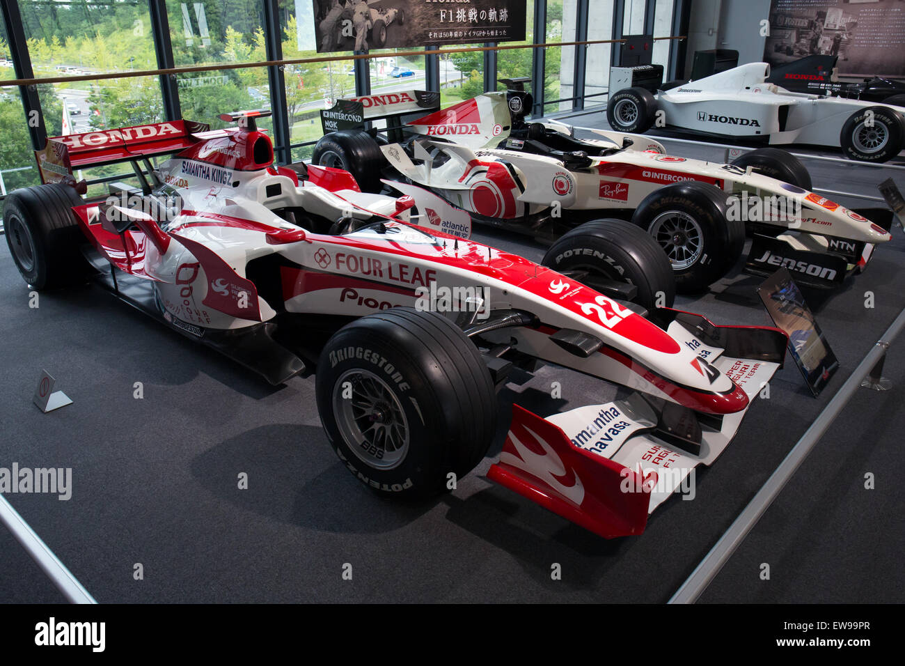 Ein Foto der Formel-1-Fahrzeuge Super Aguri SA07 und Honda RA106 in der ...