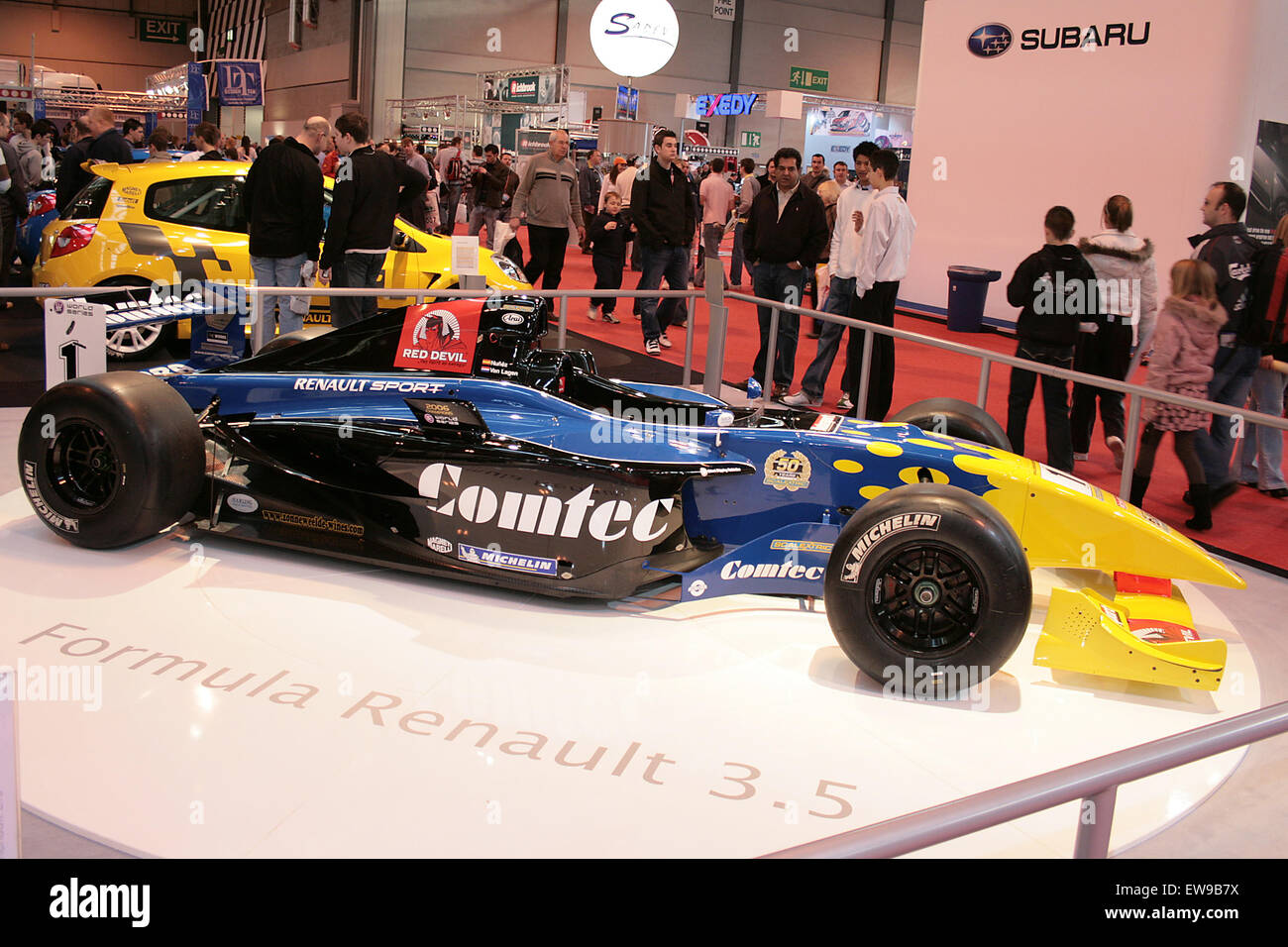 Dieses Bild zeigt das Seitenprofil eines Formel Renault-Fahrzeugs aus ...