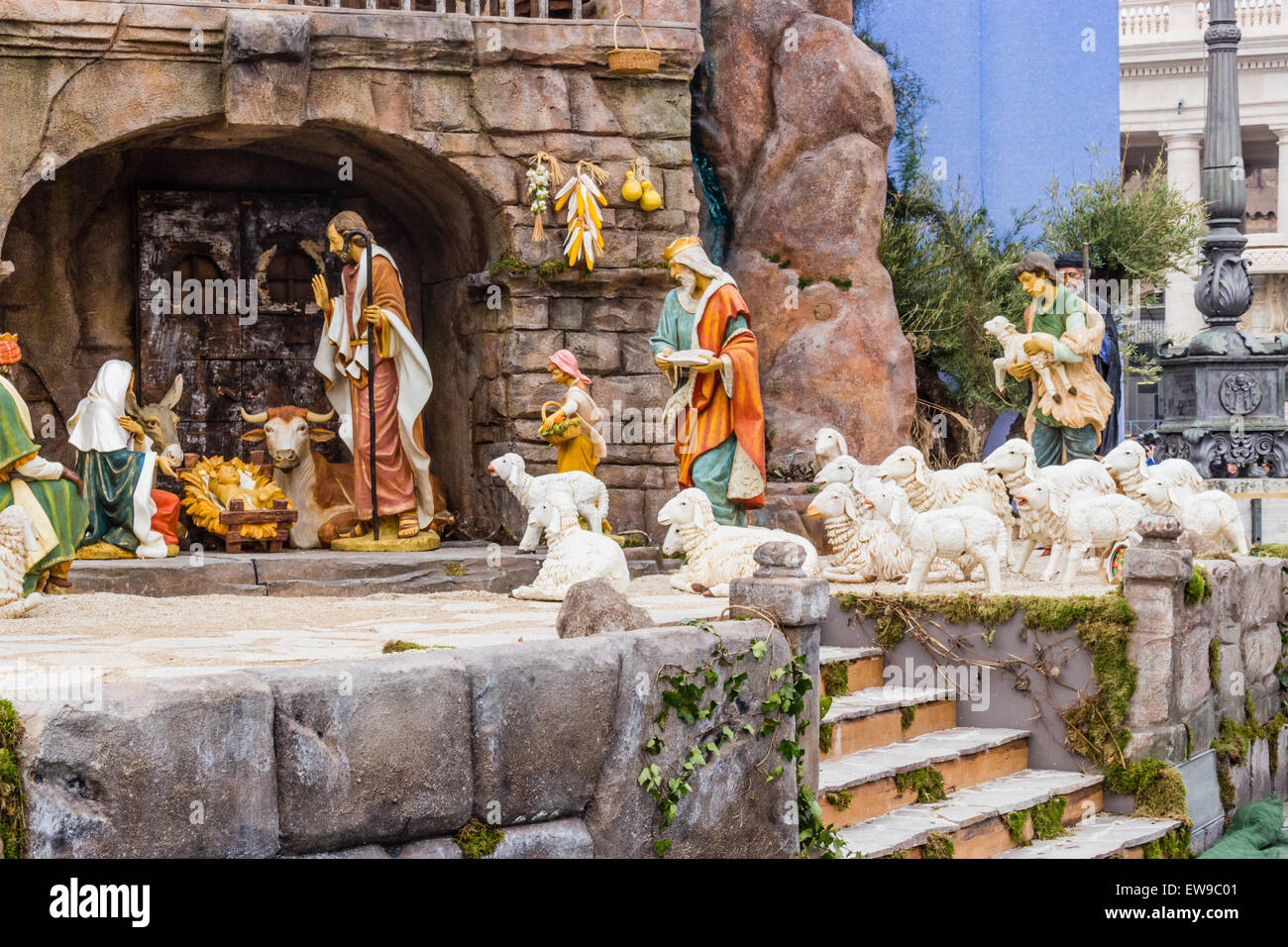 Krippe: eine Krippe in Italien Saint Joseph und Maria mit Jesuskind, die Heilige Familie von ...