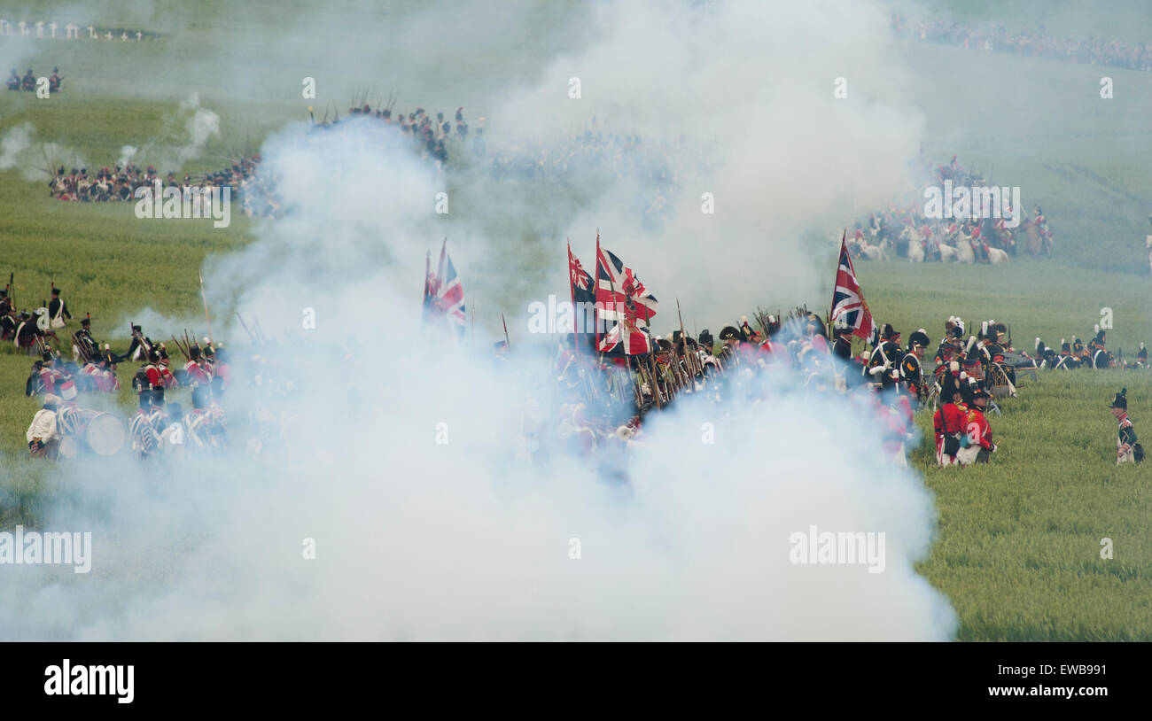 Spektakuläre Reenactment der Schlacht von Waterloo auf dem ...