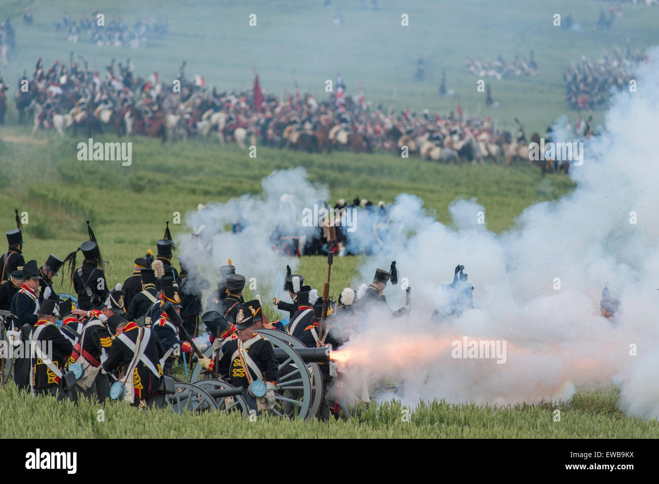 Spektakuläre Reenactment der Schlacht von Waterloo auf dem ...