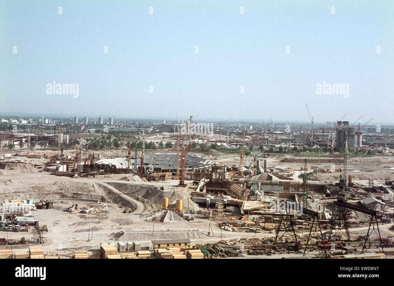 Der Olympiapark München, der Standort der Olympischen Spiele 1972, im ...