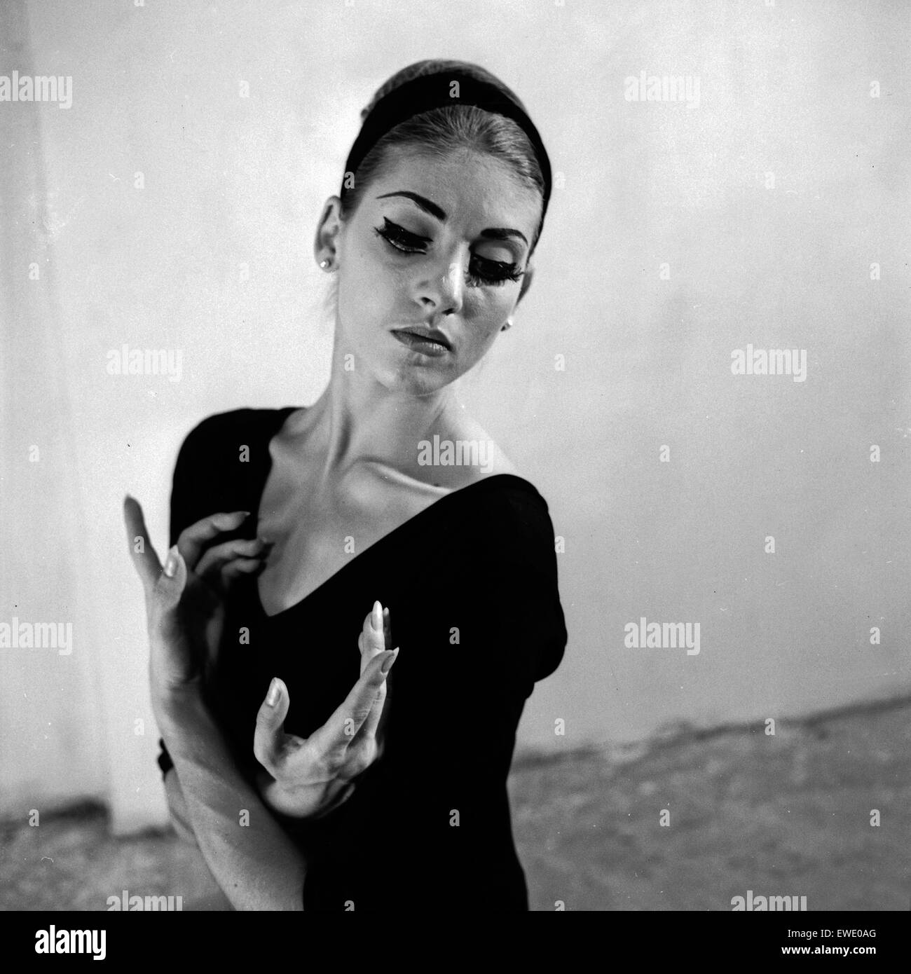 Porträt Einer Ballerina, 1960er Jahre Deutschland. Porträt des ...