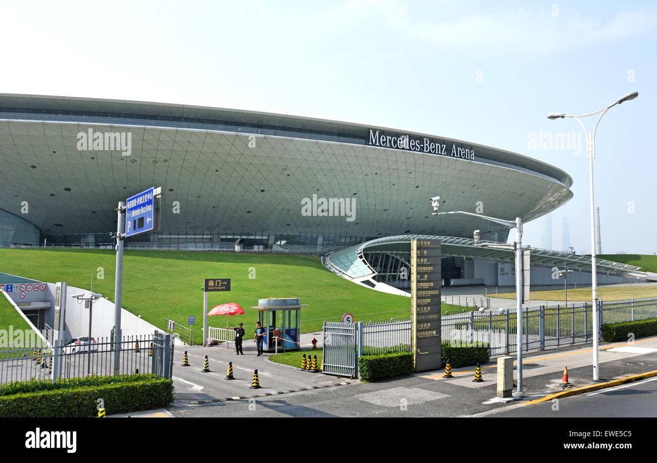 Mercedes benz arena shanghai china sitze 18 -Fotos und -Bildmaterial in ...