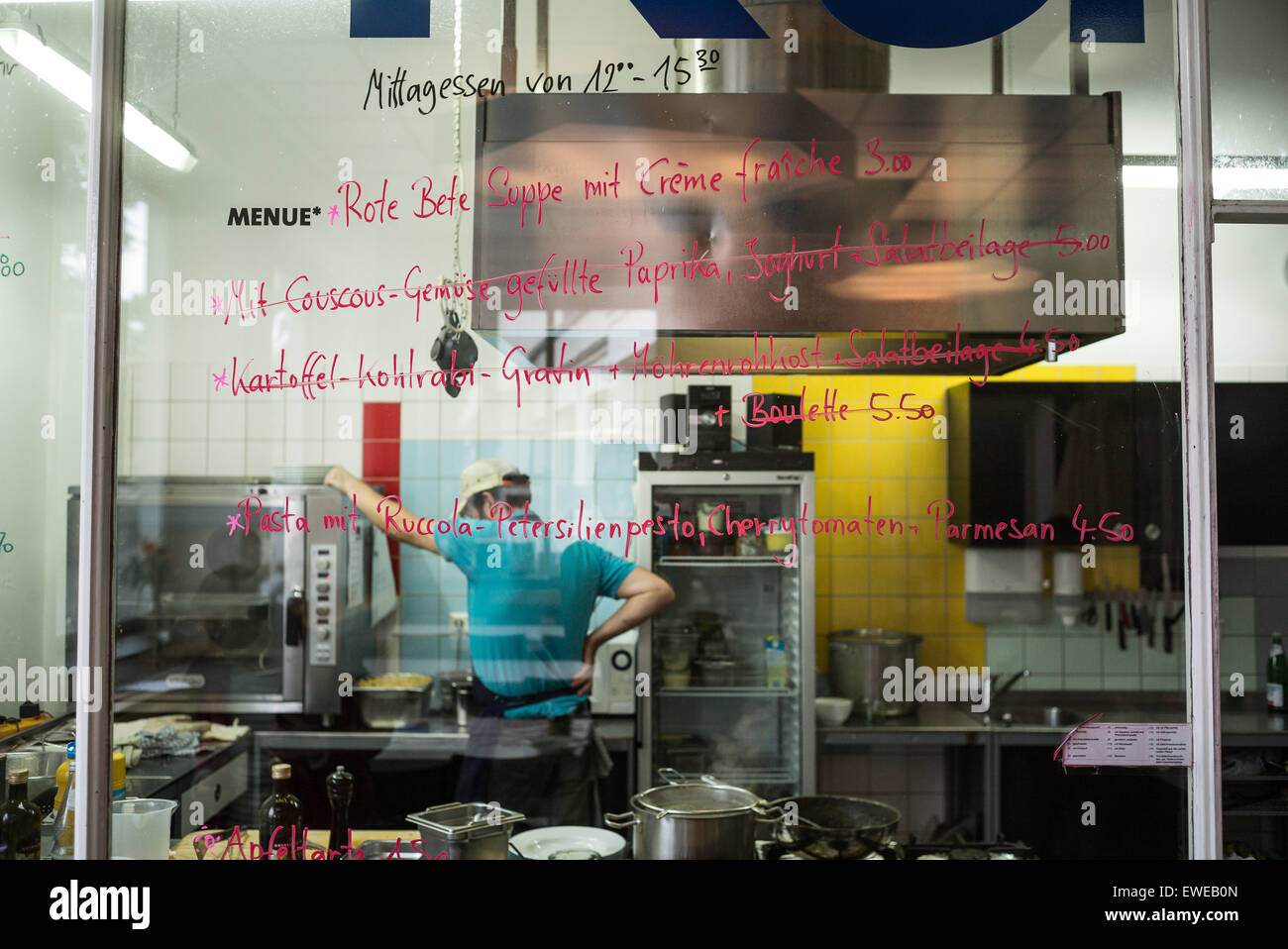 Kantine berlin hochzeit -Fotos und -Bildmaterial in hoher Auflösung – Alamy
