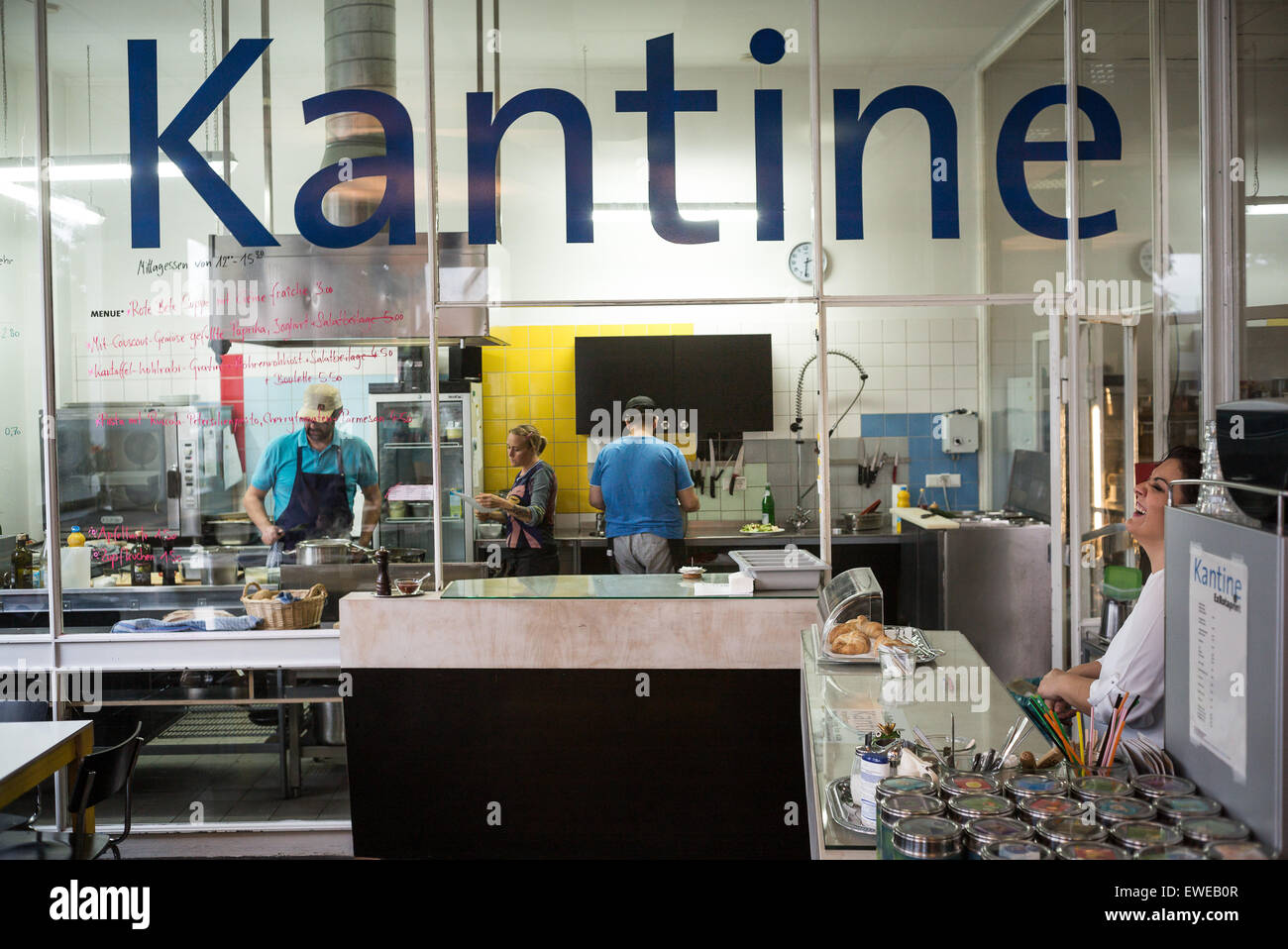 Kantine berlin hochzeit -Fotos und -Bildmaterial in hoher Auflösung – Alamy