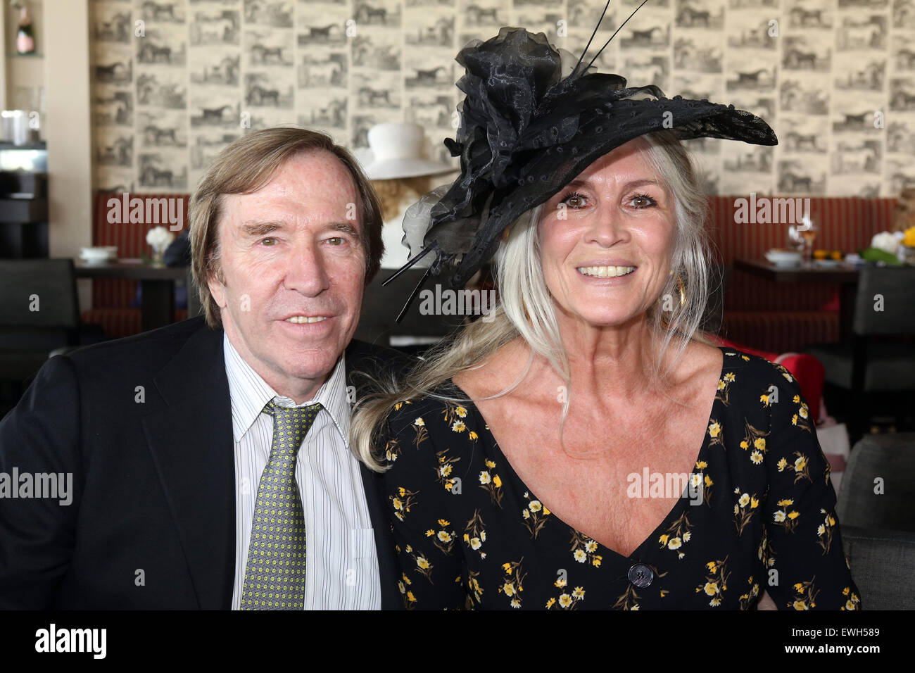 Ehefrau von günter netzer -Fotos und -Bildmaterial in hoher Auflösung ...