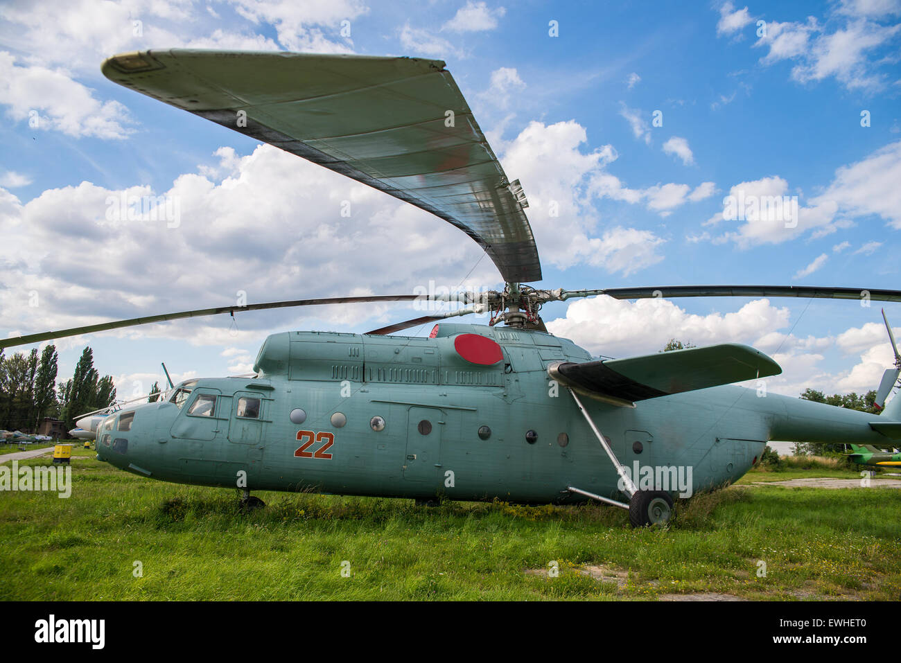 Hubschrauber gras -Fotos und -Bildmaterial in hoher Auflösung – Alamy