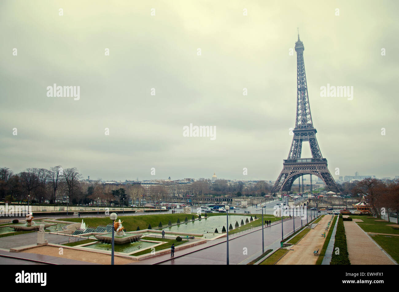 Paris overcast -Fotos und -Bildmaterial in hoher Auflösung – Alamy