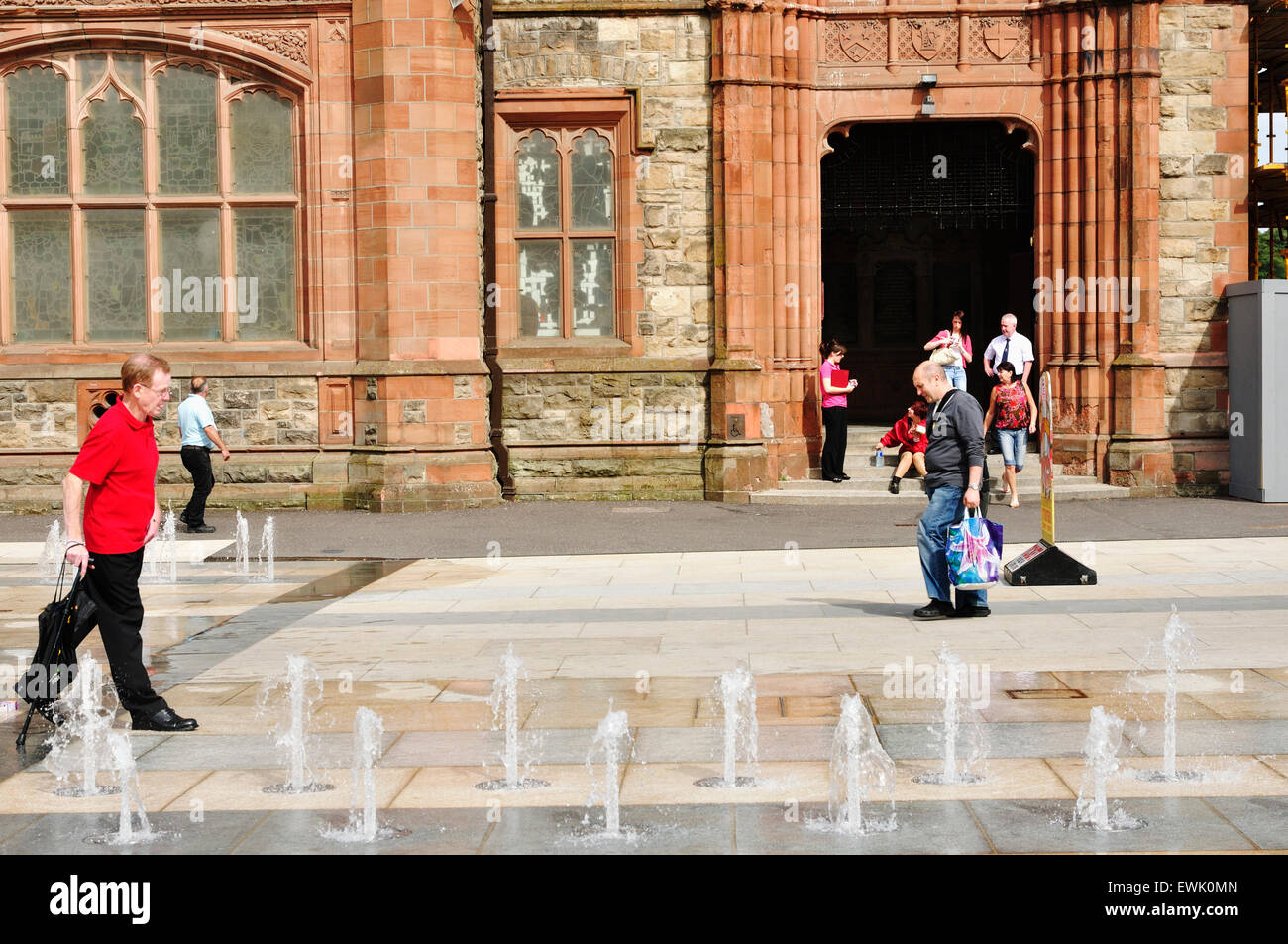 Guildhall square derry -Fotos und -Bildmaterial in hoher Auflösung – Alamy