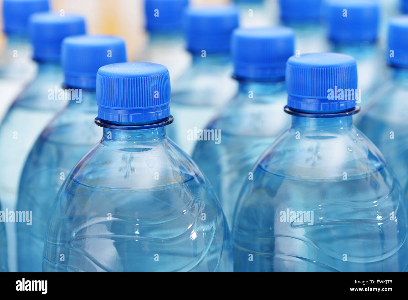 Plastic bottles -Fotos und -Bildmaterial in hoher Auflösung – Alamy