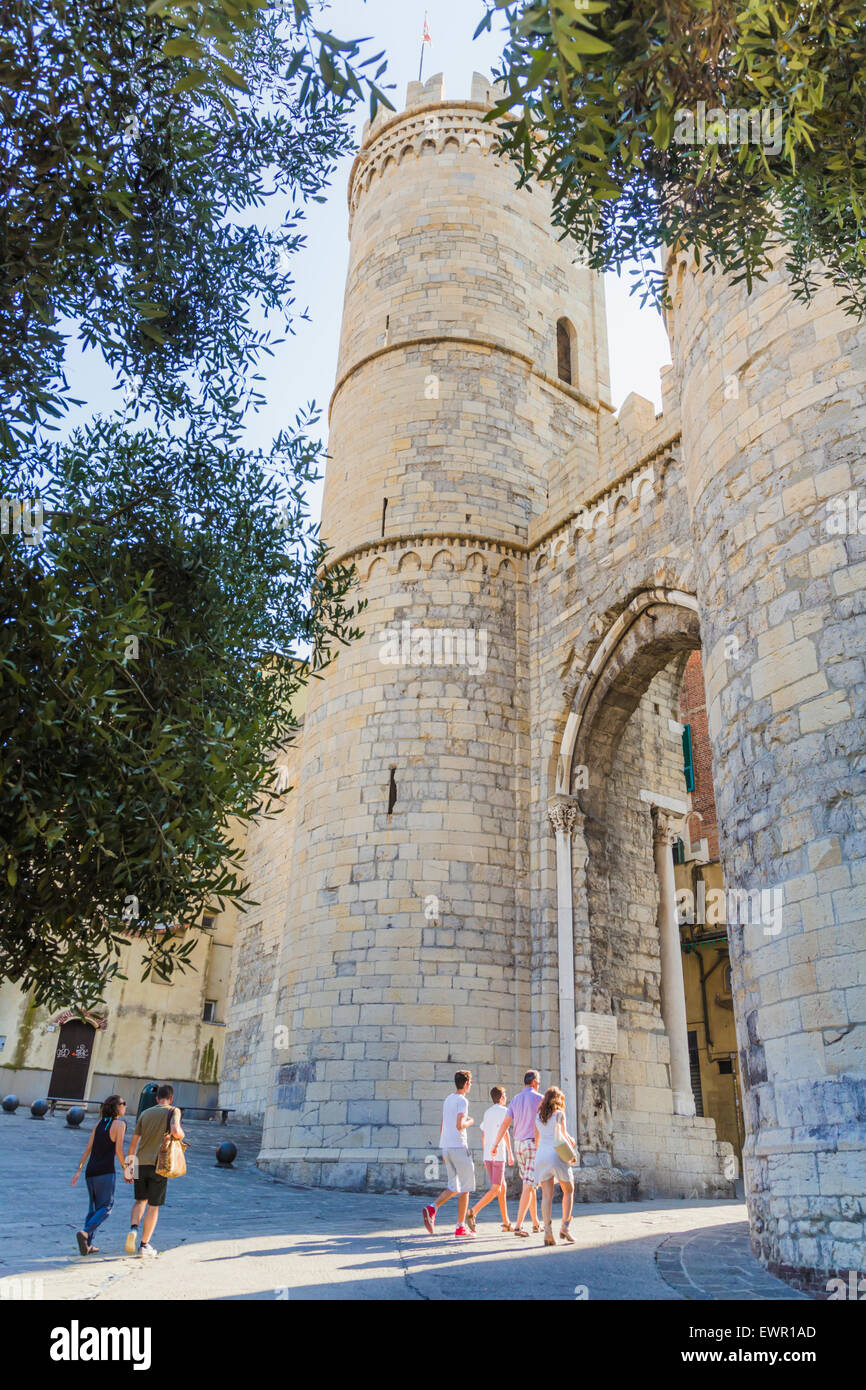 Genua, Ligurien, Italien. Das Tor von der Porta Soprana Stockfotografie ...