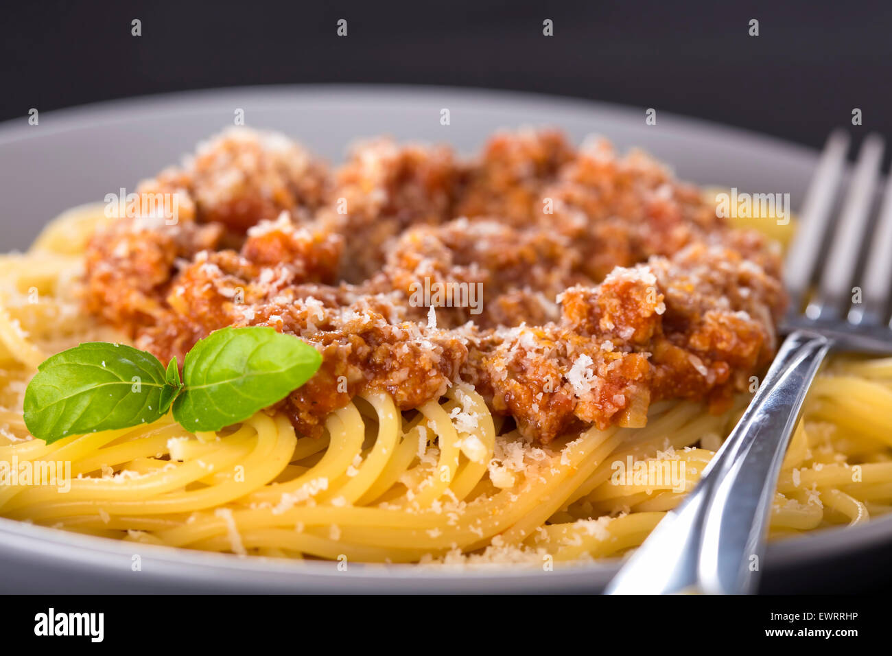 Spaghetti bolognese gericht -Fotos und -Bildmaterial in hoher Auflösung ...