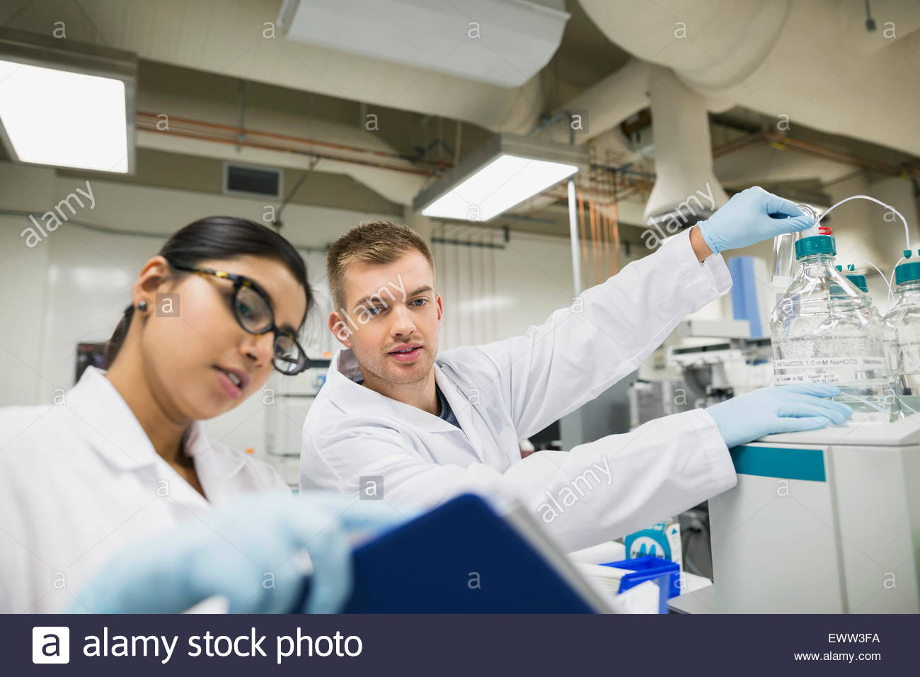 Wissenschaftliches experimentierlabor -Fotos und -Bildmaterial in hoher ...