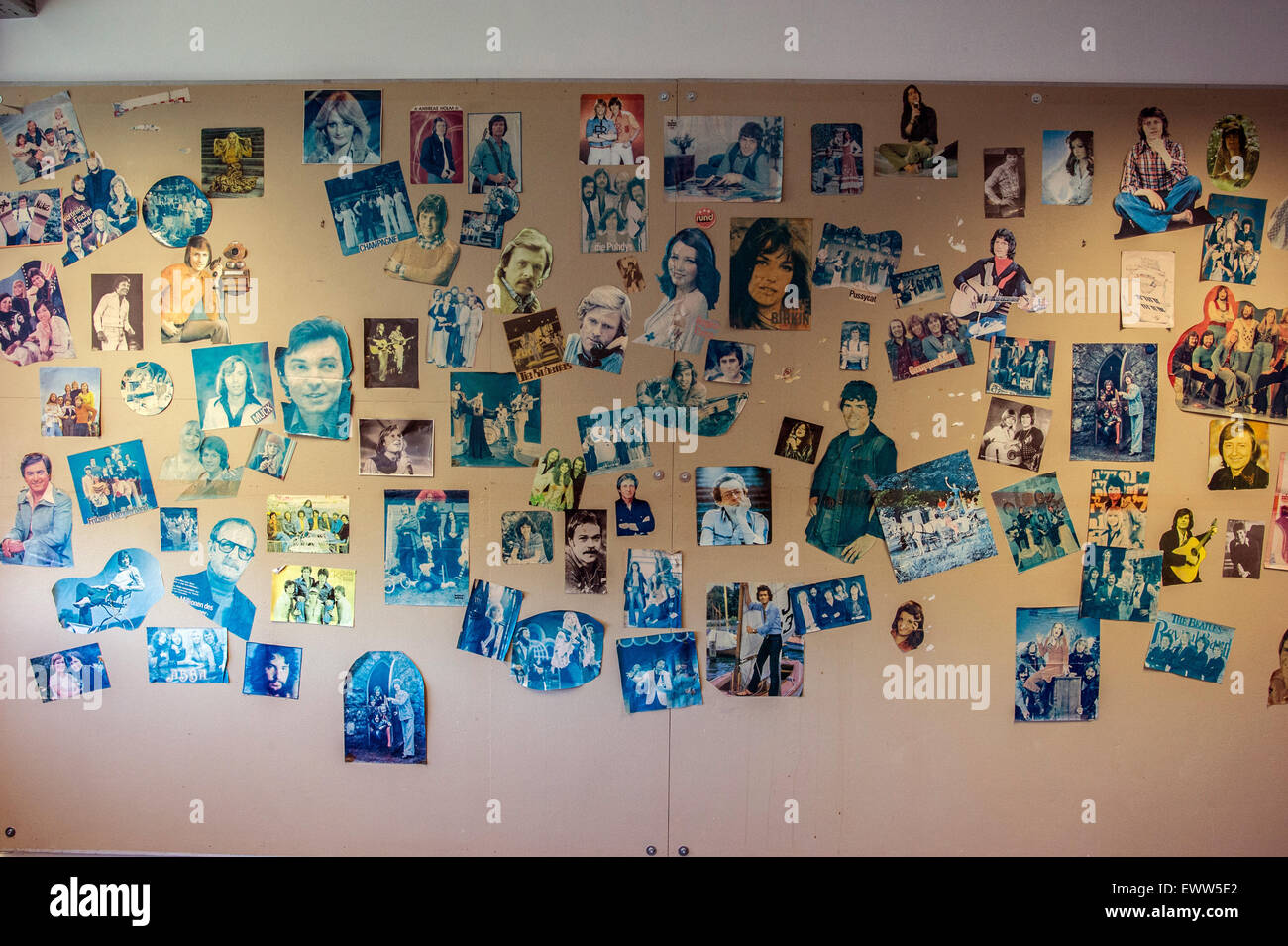 Berlin, Deutschland. 1. Juli 2015. Plakat und ausgeschnittene ...