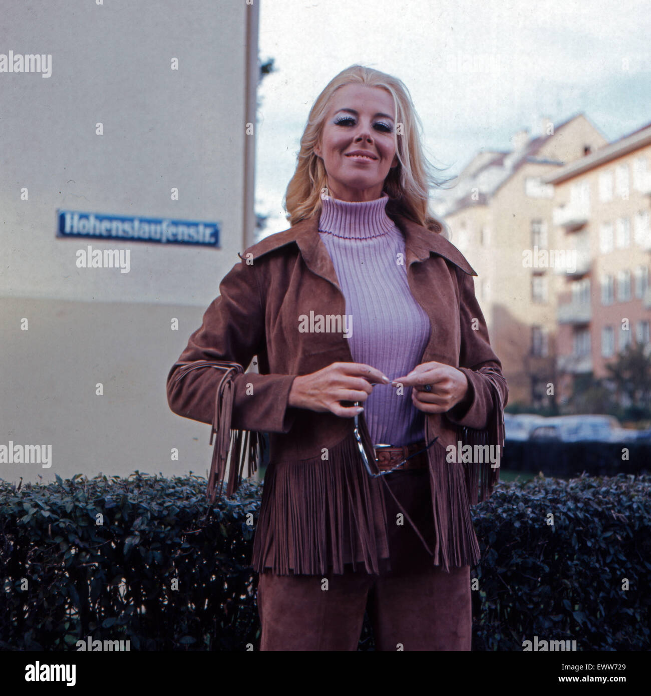 Fictitious character Elga Machatý in der Hohenstaufenstraße in München ...