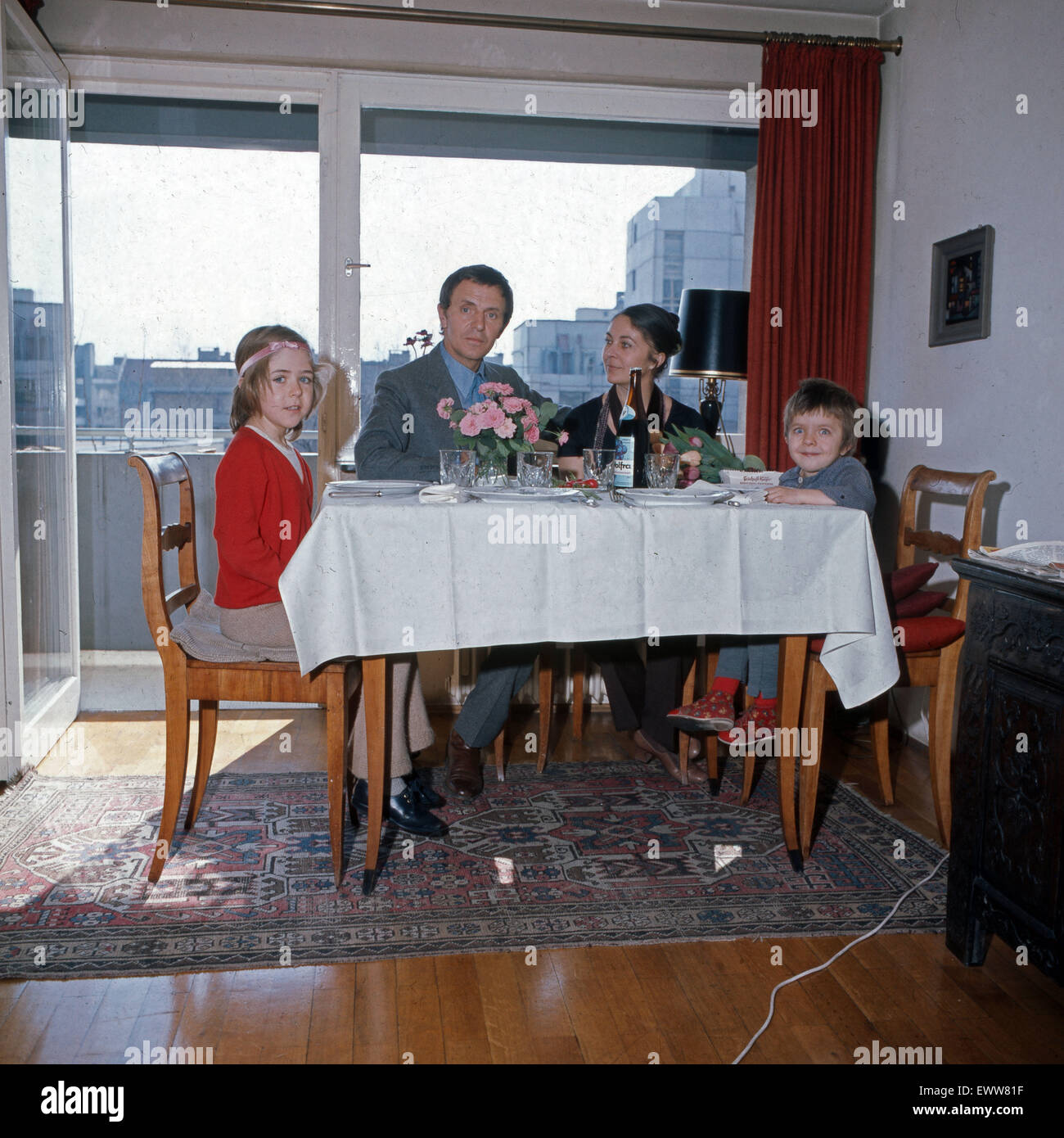 Der Deutsche Schauspieler Heinz Bennent Mit Ehefrau Paulette Renou Und ...