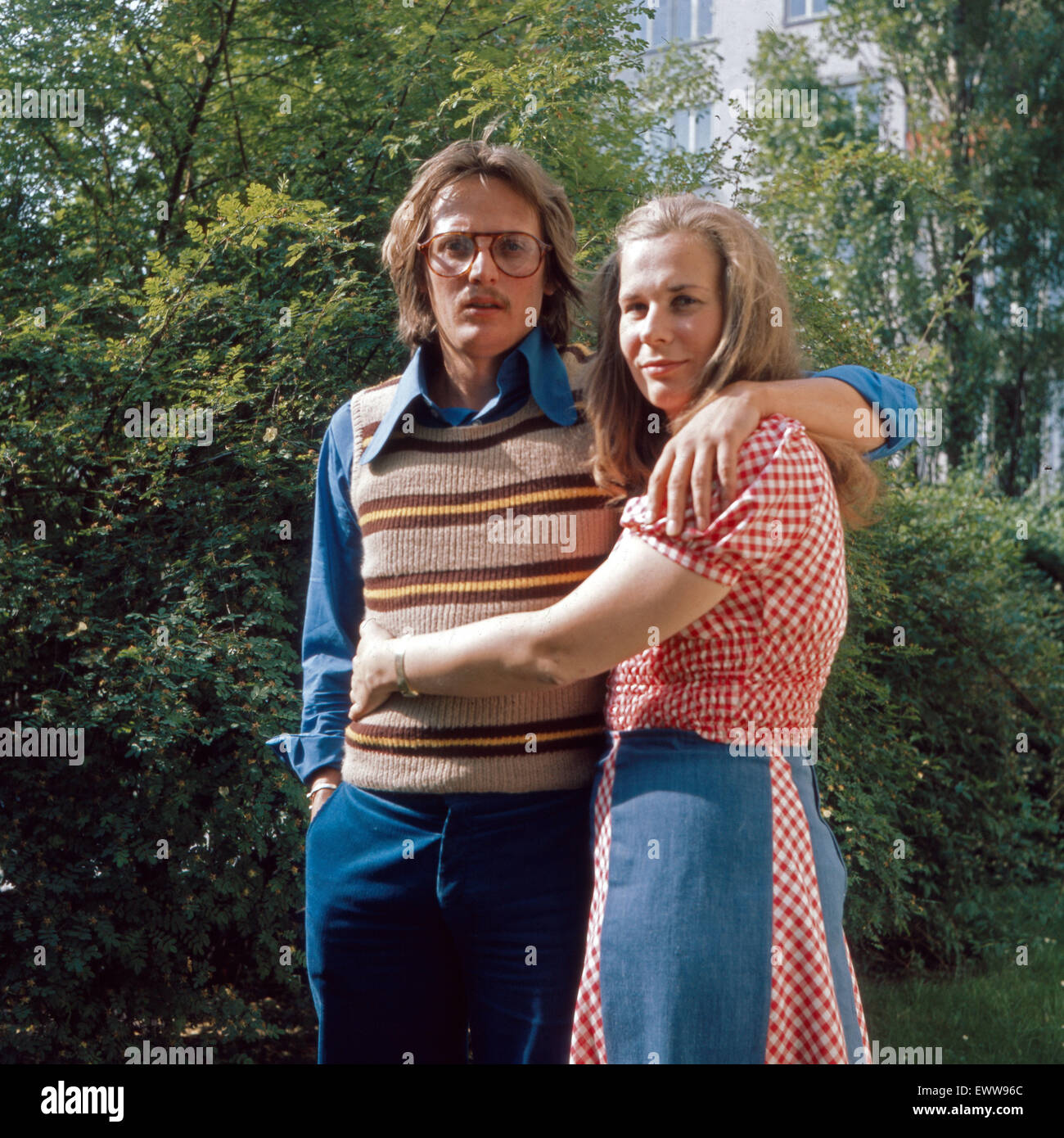 Der Deutsche Schauspieler Thomas Astan Mit Freundin, 1970er Jahre ...