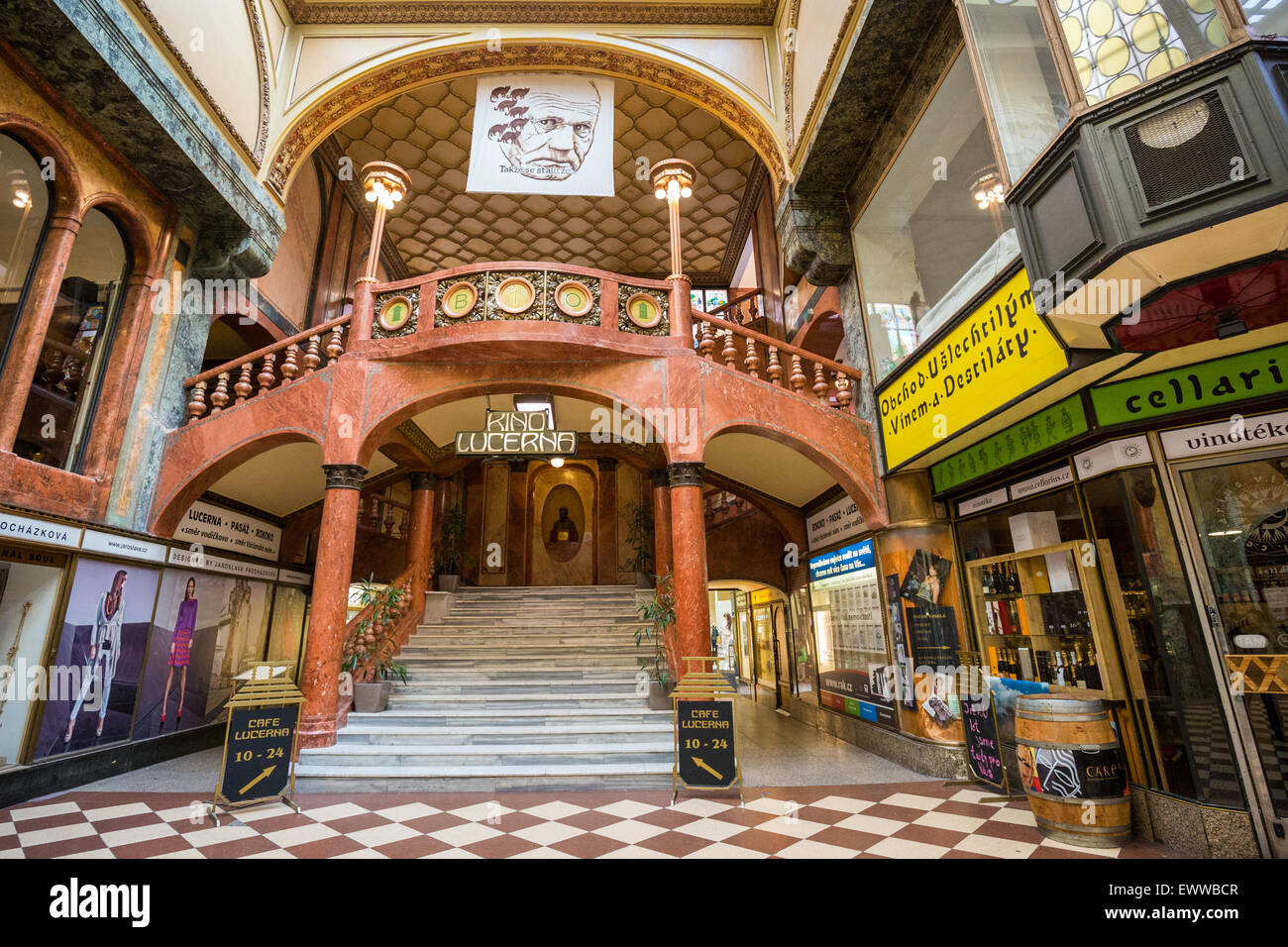 Treppe zum Kino und Cafe "Lucerna" in Palac Lucerna Arcade-zentrale ...