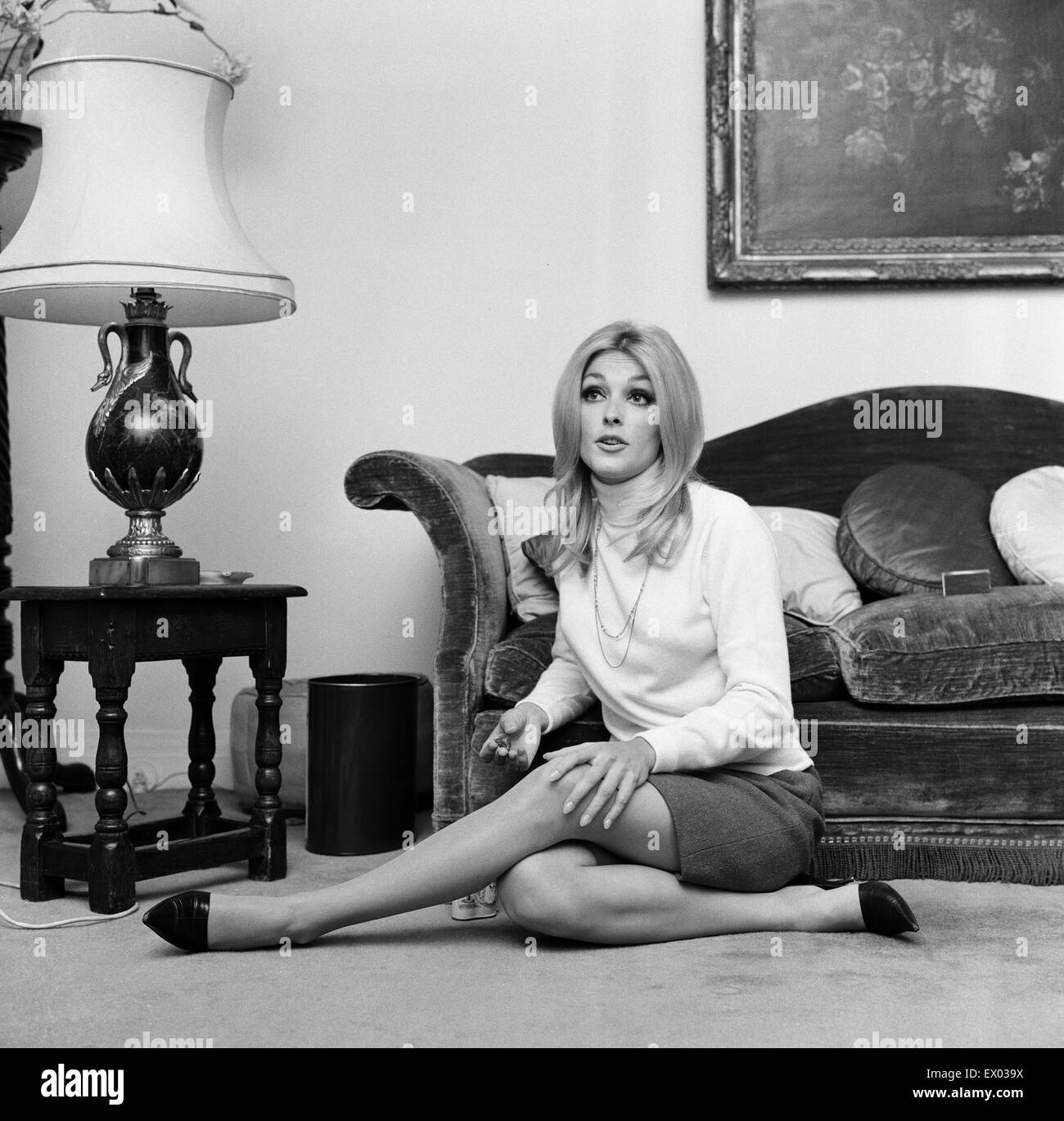 Sharon Tate, Schauspielerin und Model, im Alter von 22 Jahren, in ihrer ...