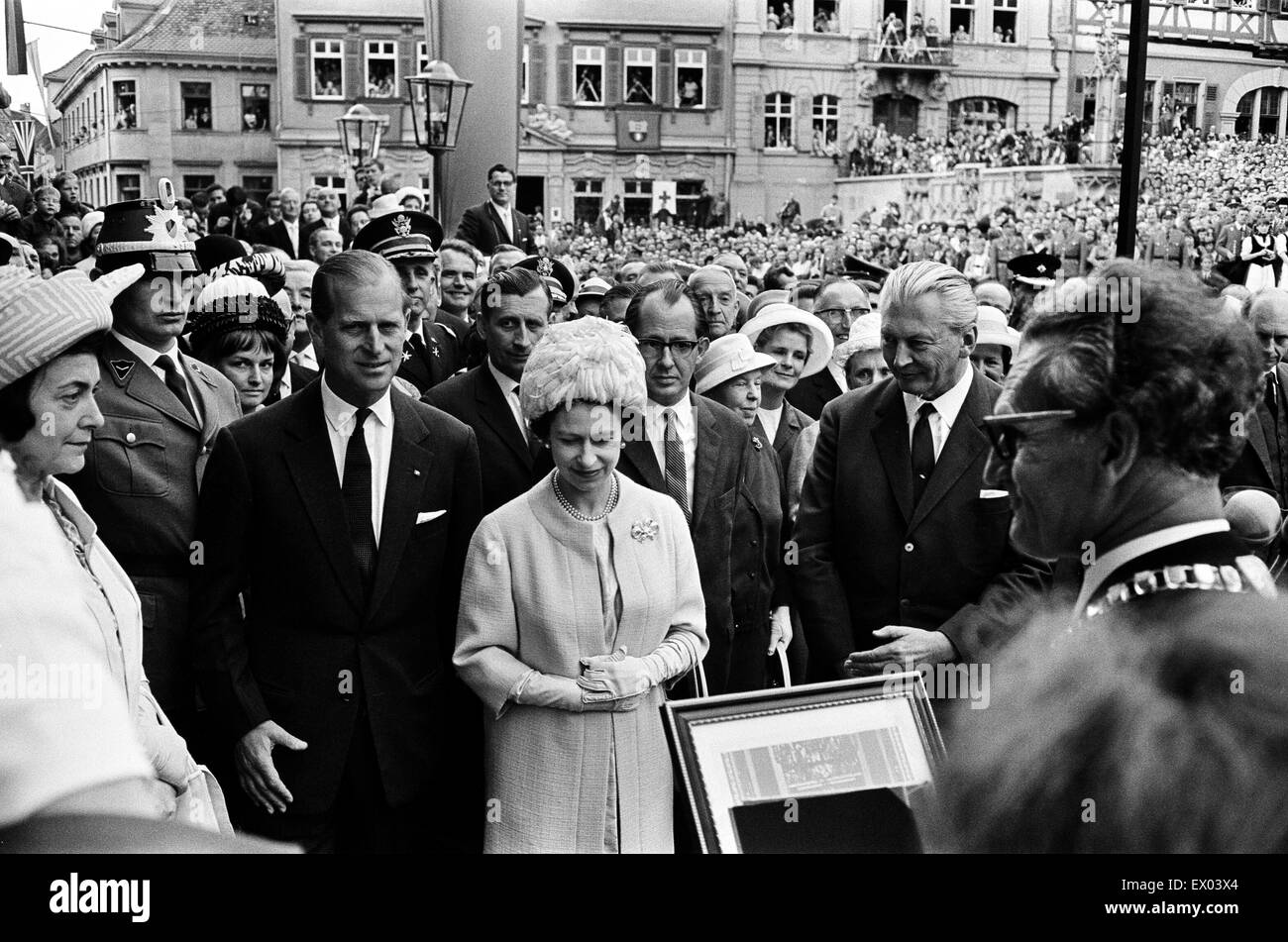 Queen elizabeth ii 1965 -Fotos und -Bildmaterial in hoher Auflösung ...