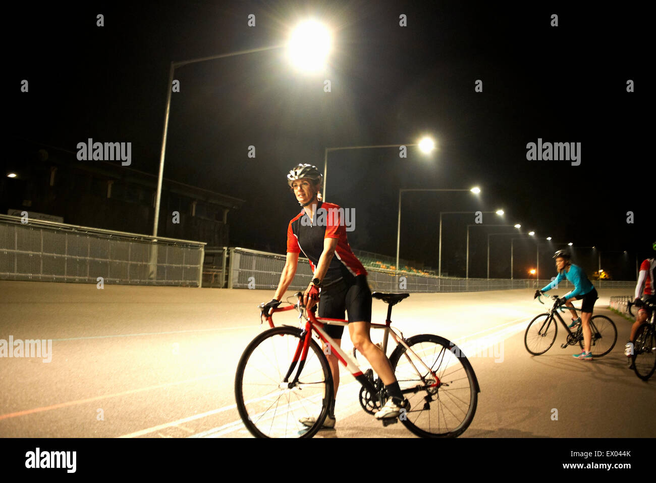 Weibliche bahnradfahrer -Fotos und -Bildmaterial in hoher Auflösung – Alamy