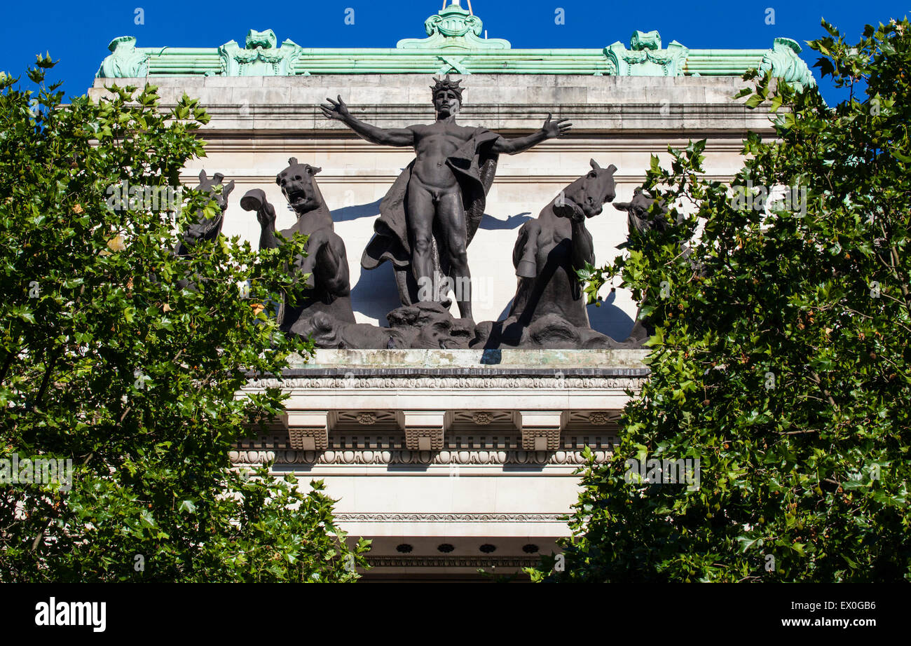 Die Quadriga-Statue auf der Außenseite des Australia House am Strand in ...