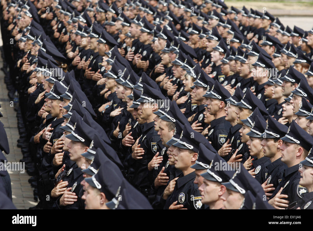 Kiew, Ukraine. 4. Juli 2015. Die neue Straße Patrouille ...