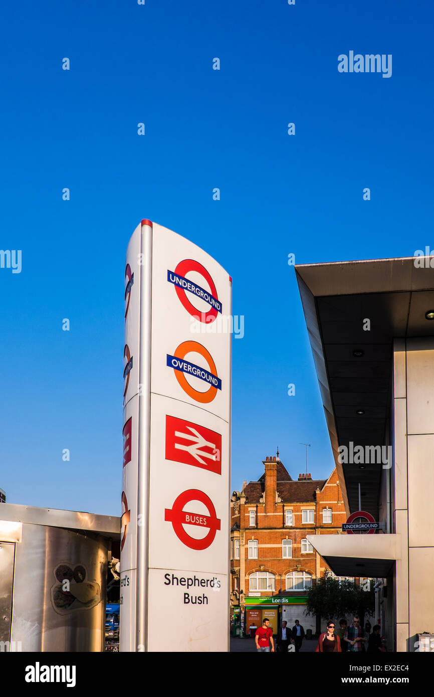 Austausch-Schild am Shepherds Bush für London Underground, Overground ...