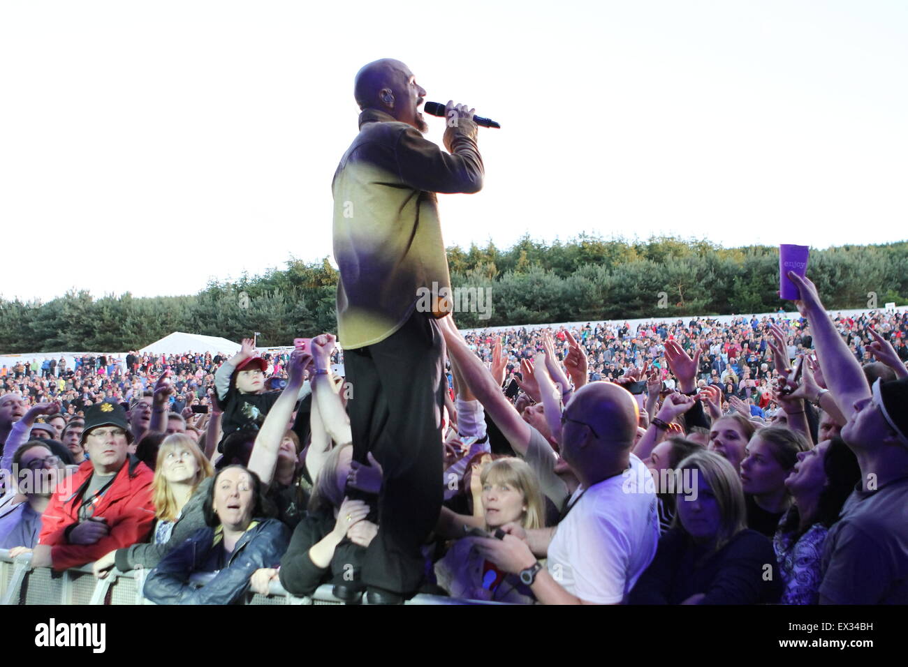 Delamere, UK. 5. Juli 2015. Manchester-Band James tritt am Delamere ...