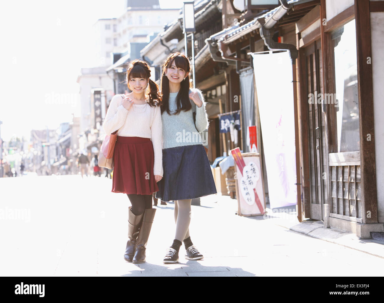 Frauen in stiefel -Fotos und -Bildmaterial in hoher Auflösung – Alamy