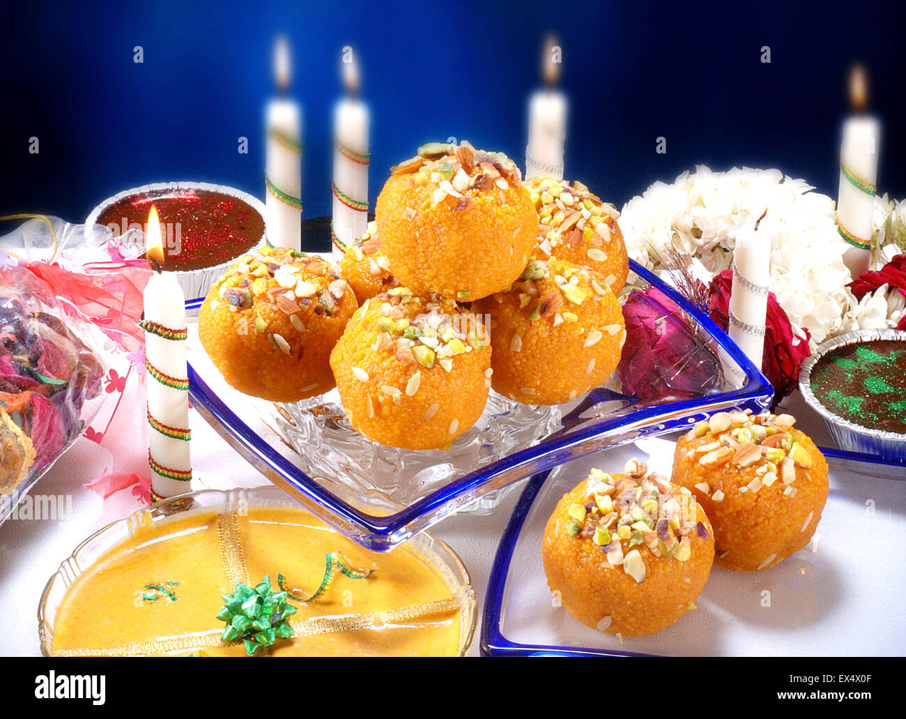 Motichoor laddu -Fotos und -Bildmaterial in hoher Auflösung – Alamy