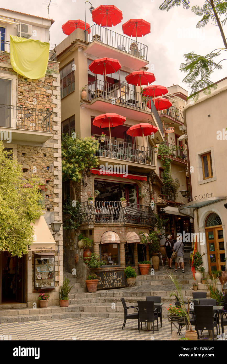 Castelmola cafe -Fotos und -Bildmaterial in hoher Auflösung – Alamy