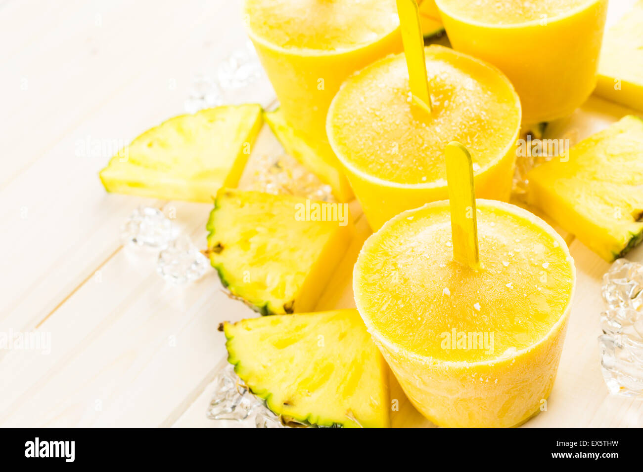 Hausgemachte kalorienarm Eis am Stiel mit Mando, Ananas- und Cocconut ...