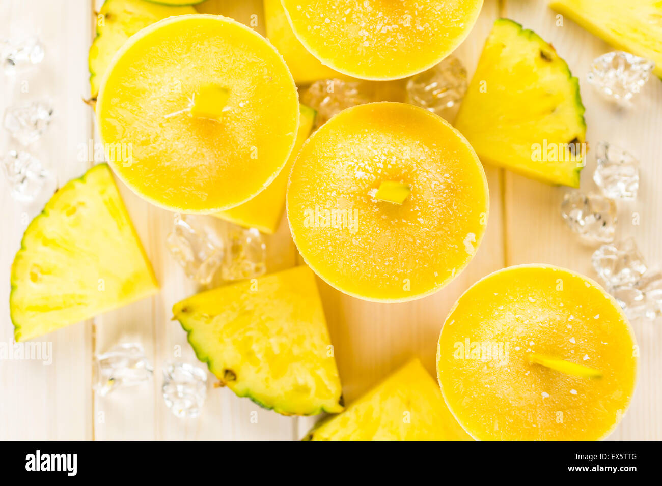 Hausgemachte kalorienarm Eis am Stiel mit Mando, Ananas- und Cocconut ...