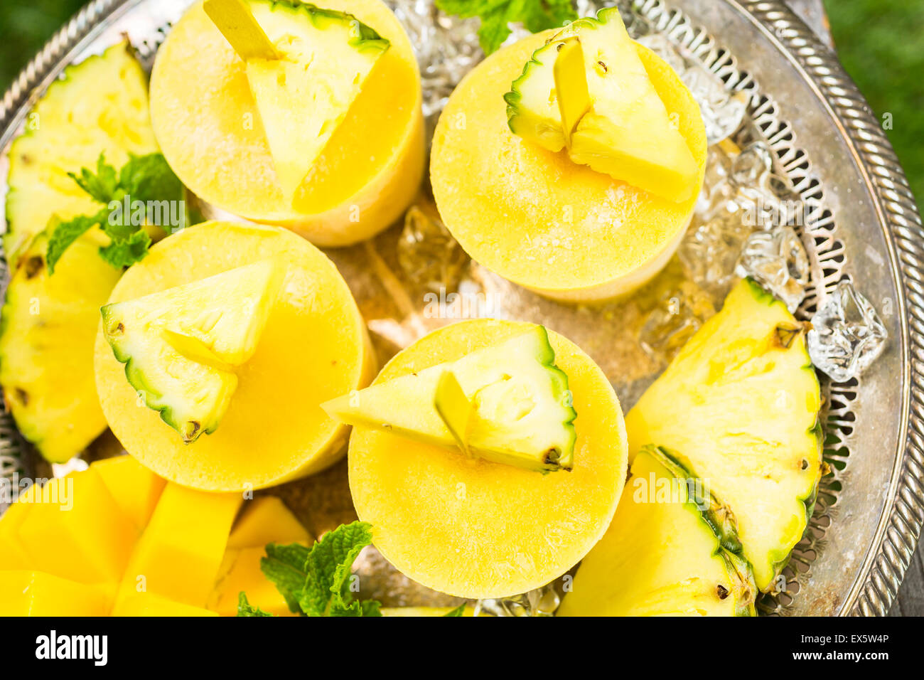 Hausgemachte kalorienarm Eis am Stiel mit Mando, Ananas- und Cocconut ...