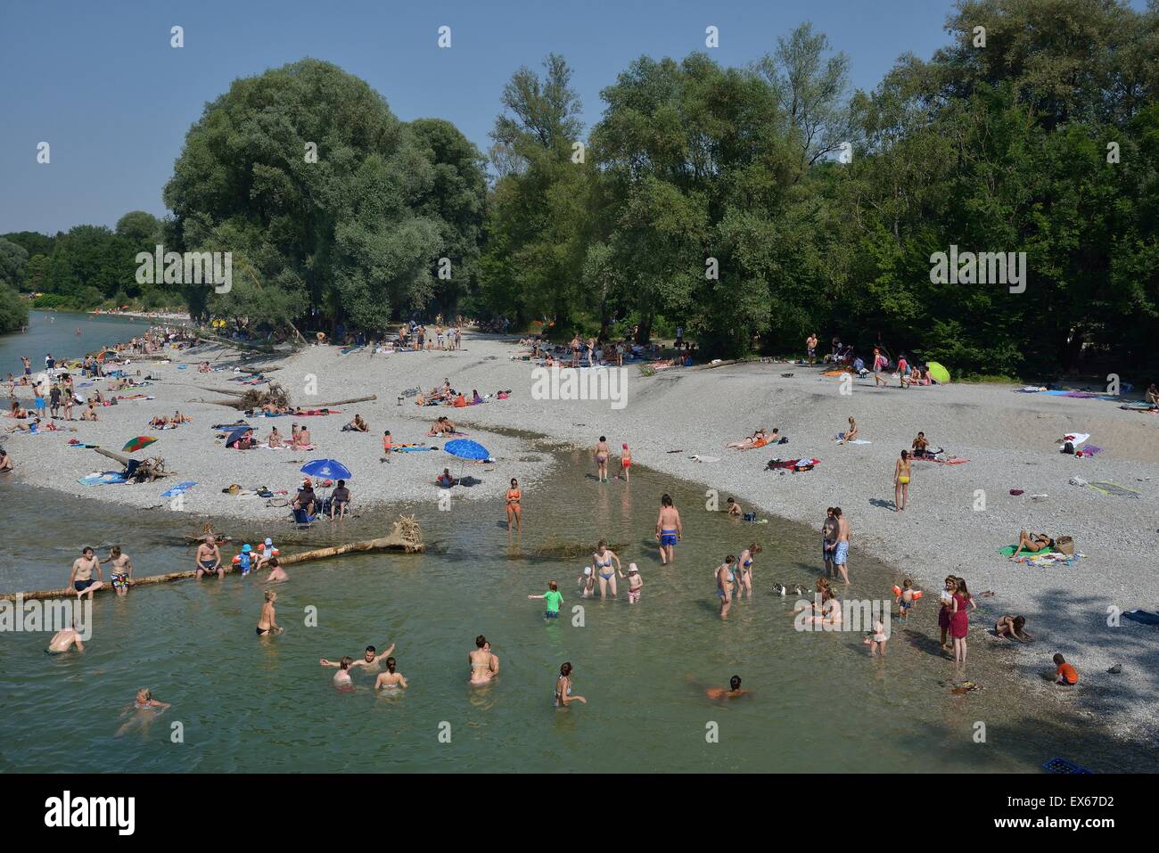 Badegäste am Flaucher, Isar, Thalkirchen, München, Upper Bavaria ...
