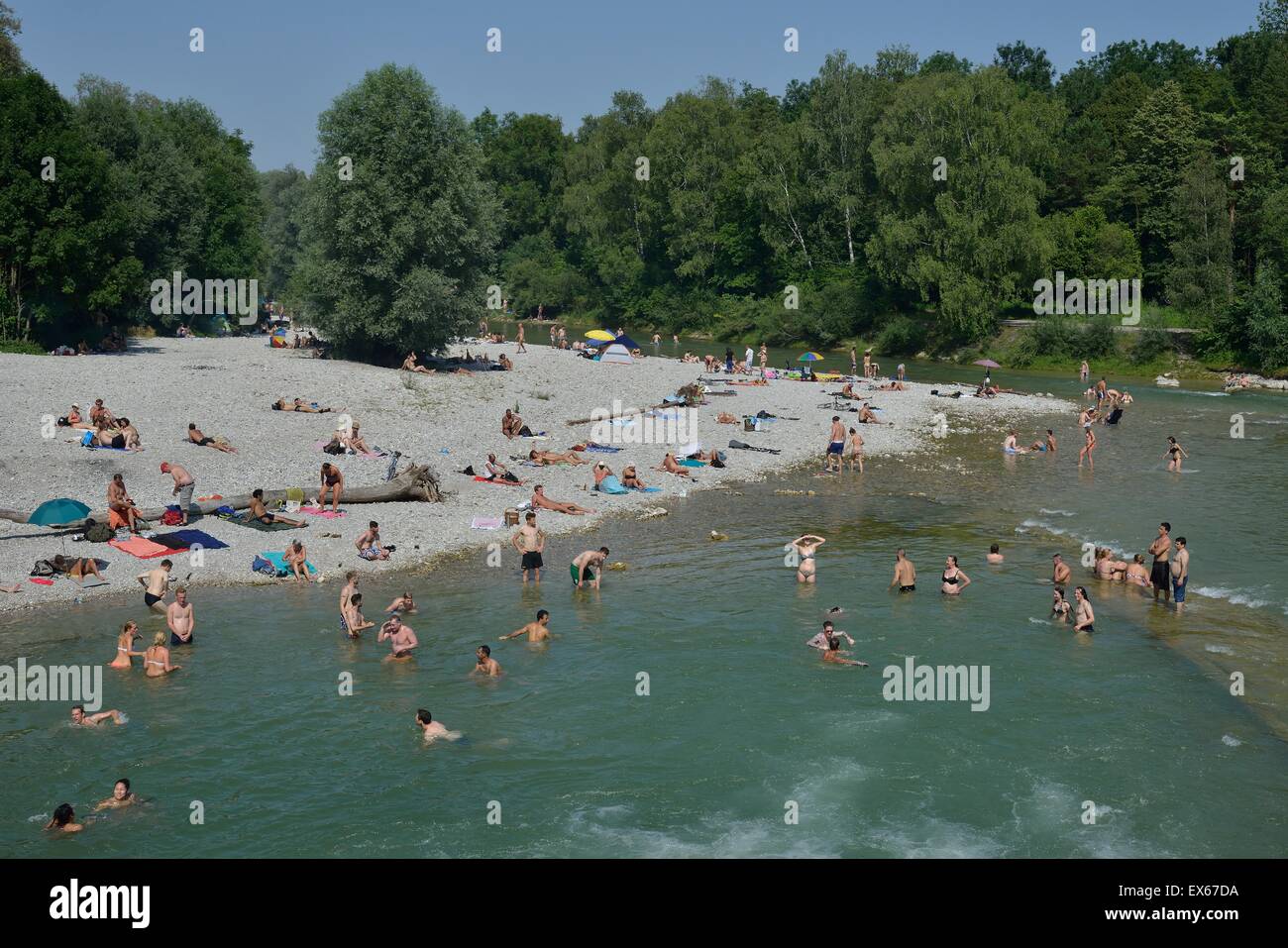 Badegäste am Flaucher, Isar, Thalkirchen, München, Upper Bavaria ...
