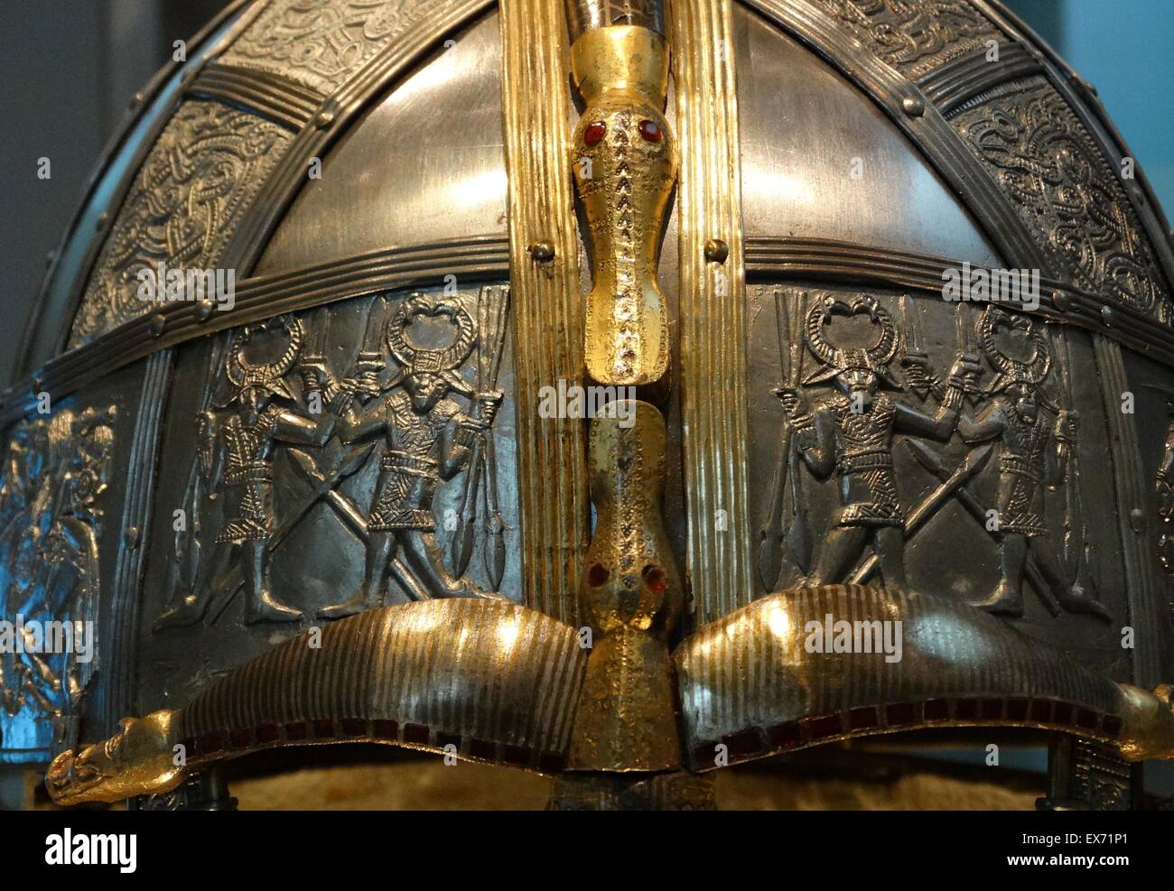 Eine nachbildung des sutton hoo helms -Fotos und -Bildmaterial in hoher ...