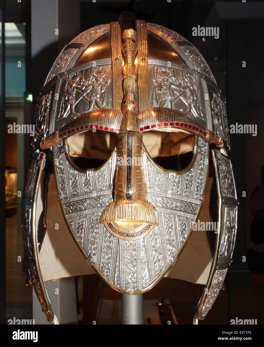 Eine nachbildung des sutton hoo helms -Fotos und -Bildmaterial in hoher ...