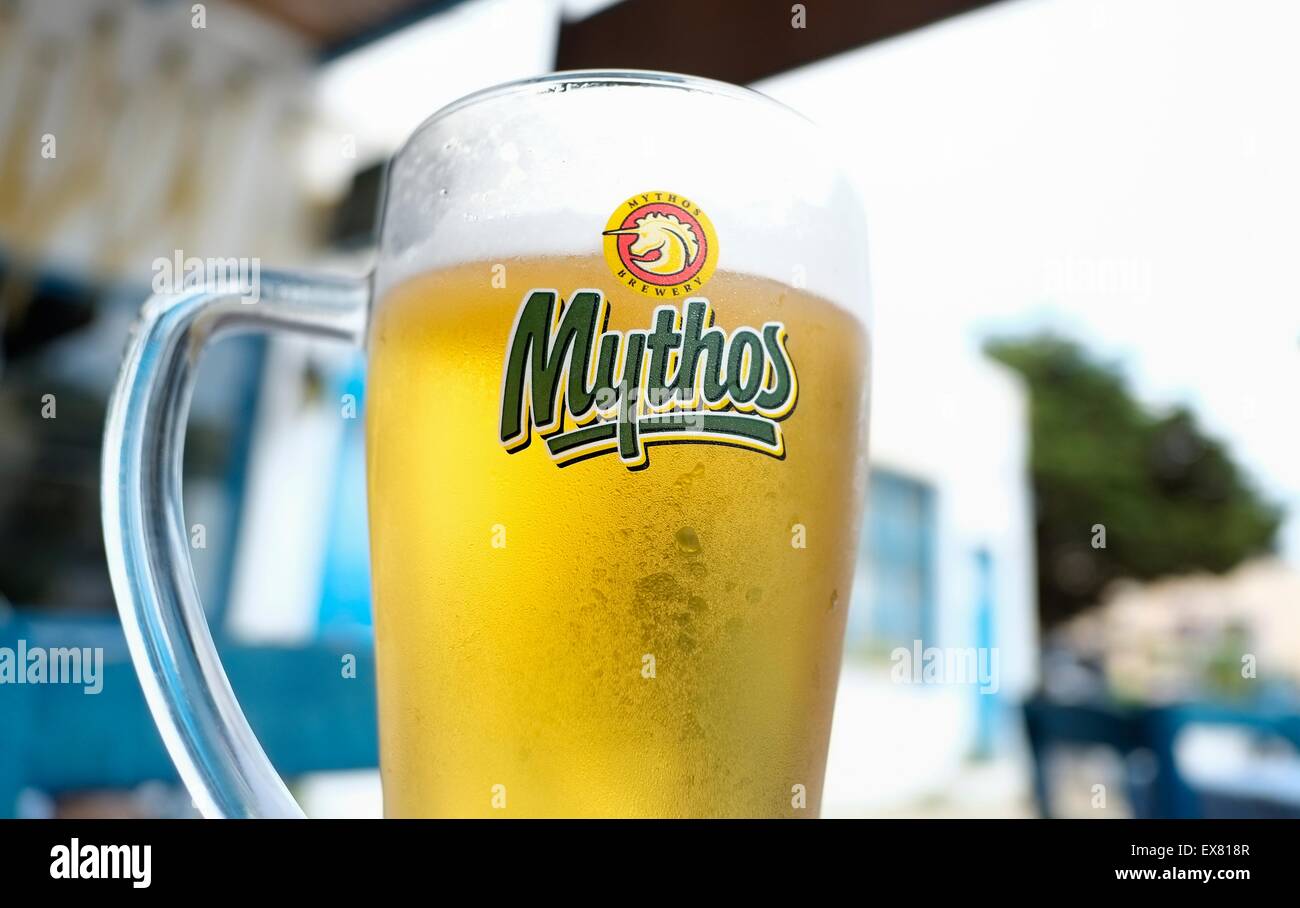 Halber liter mythos bier -Fotos und -Bildmaterial in hoher Auflösung ...