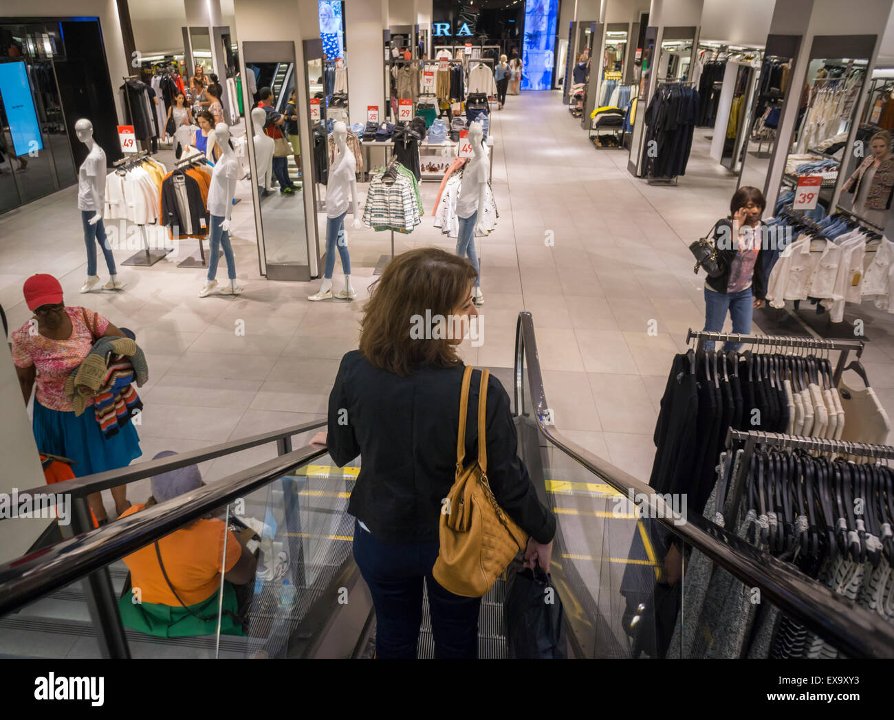 Zara store fifth avenue -Fotos und -Bildmaterial in hoher Auflösung – Alamy