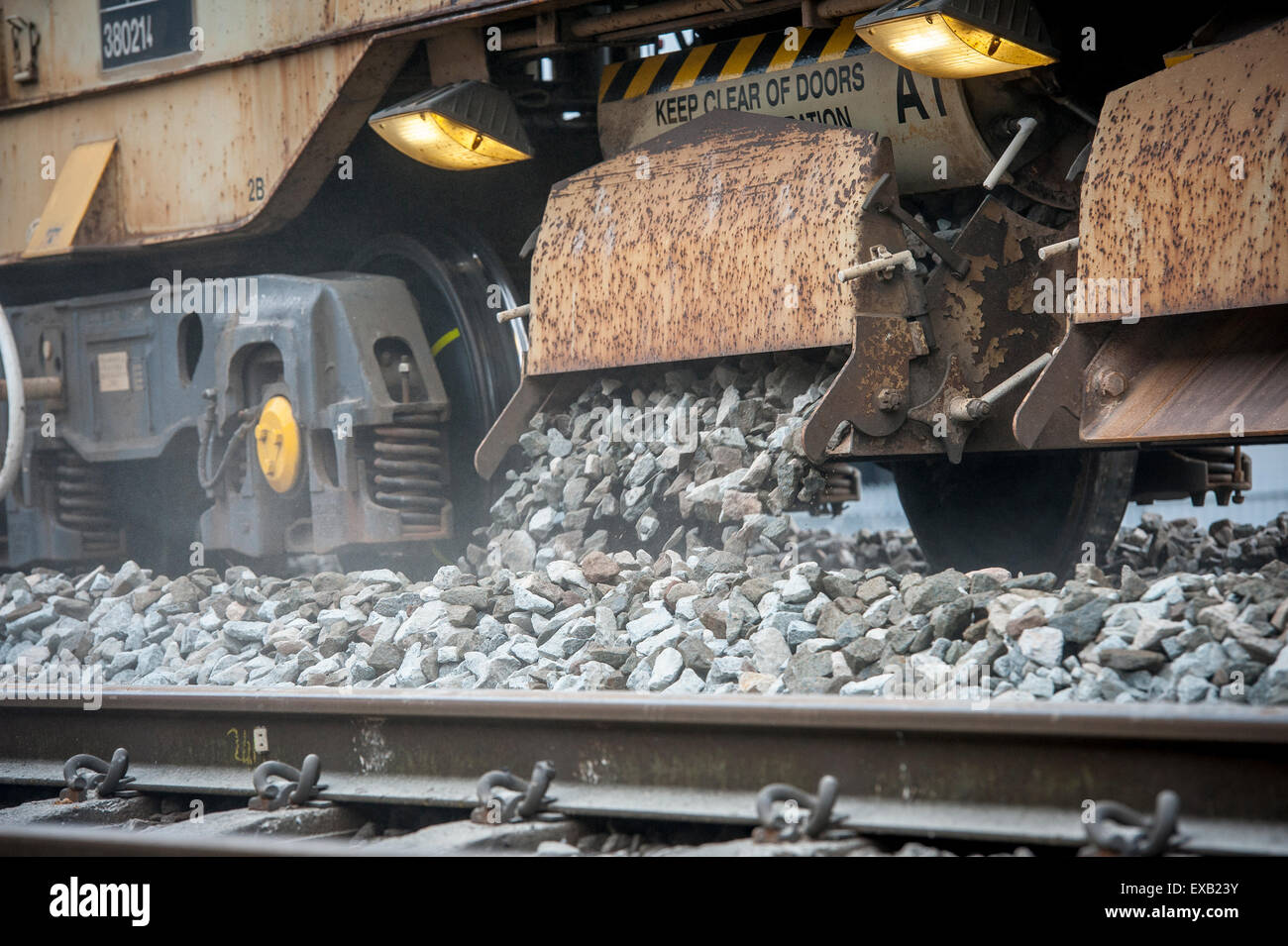 Network Rail Ballast Trichter Verlegung Ballast im Gleisbau auf einer ...