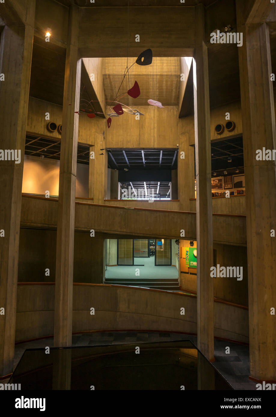 Alexander Calder Mobile Skulptur am Tehran Museum Of Contemporary Art ...