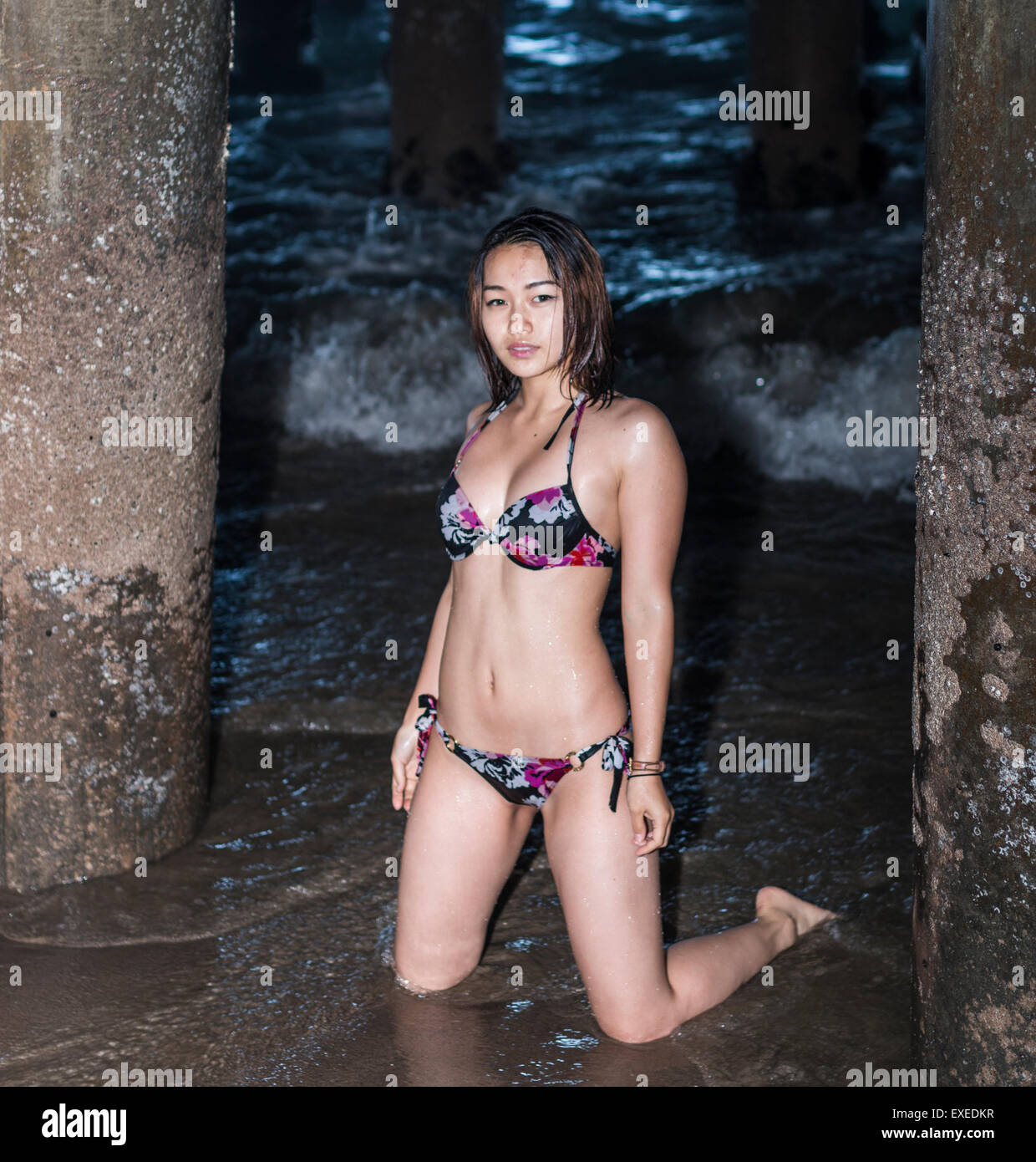 Model Bikini Asian Beach Sand Stockfotos & Model Bikini Asian Beach Sand Bilder - Alamy