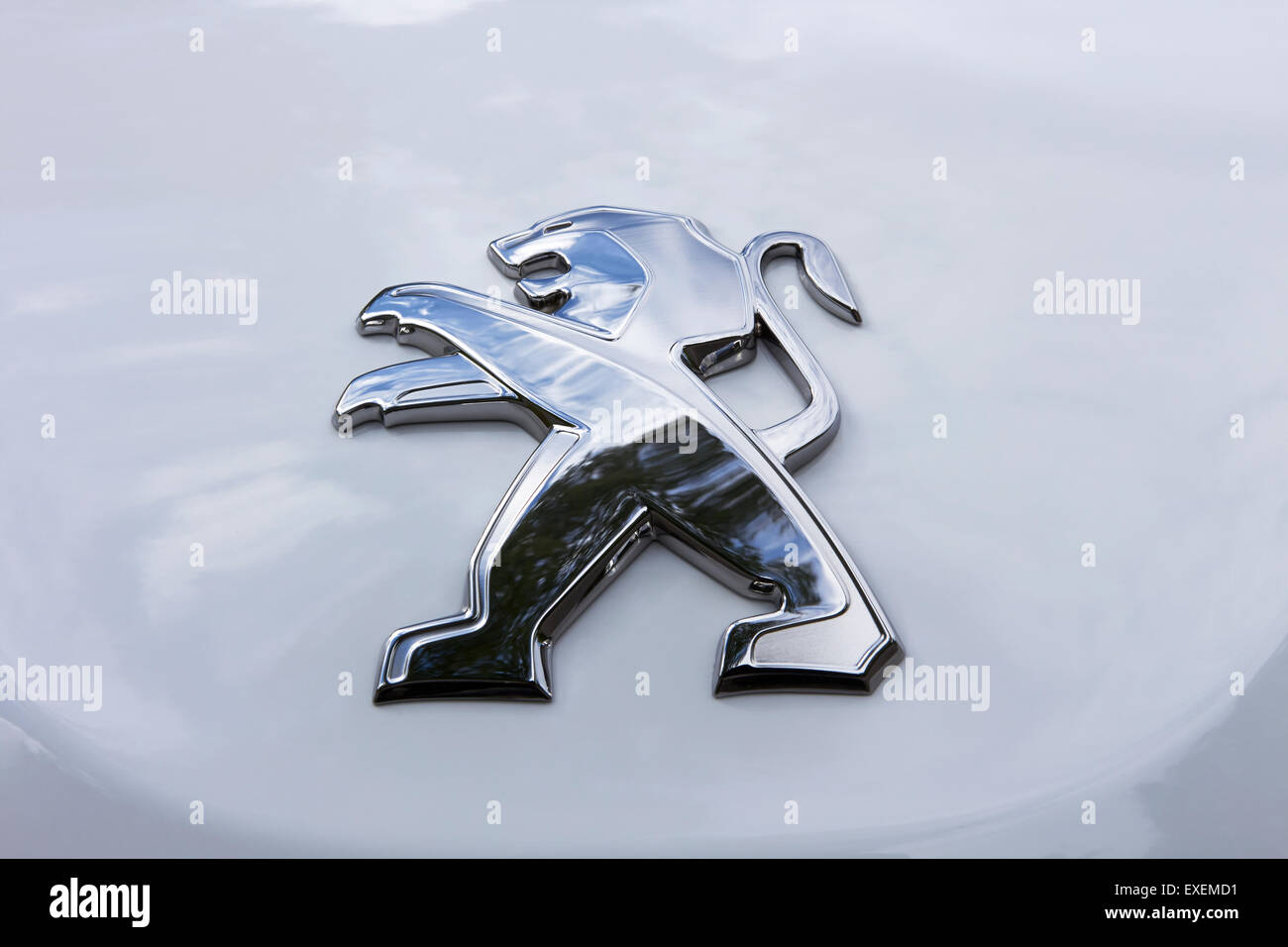 Logotipo de peugeot -Fotos und -Bildmaterial in hoher Auflösung – Alamy