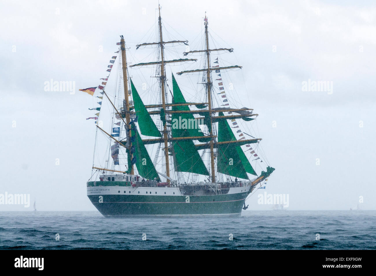 Tall ship Alexander von Humboldt II auf dem Meer bei starkem Regen ...